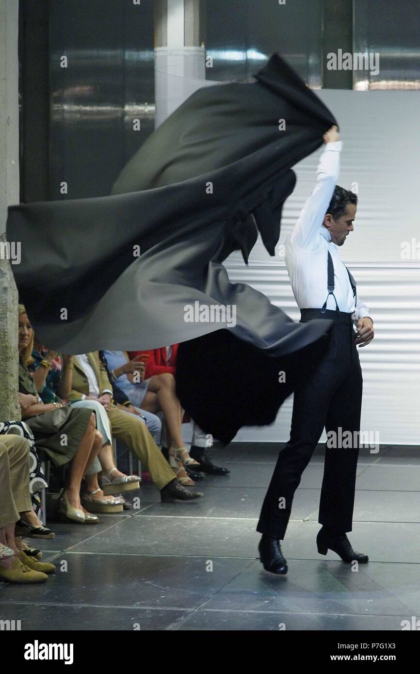 Modelos en desfile hi-res stock photography and images - Alamy