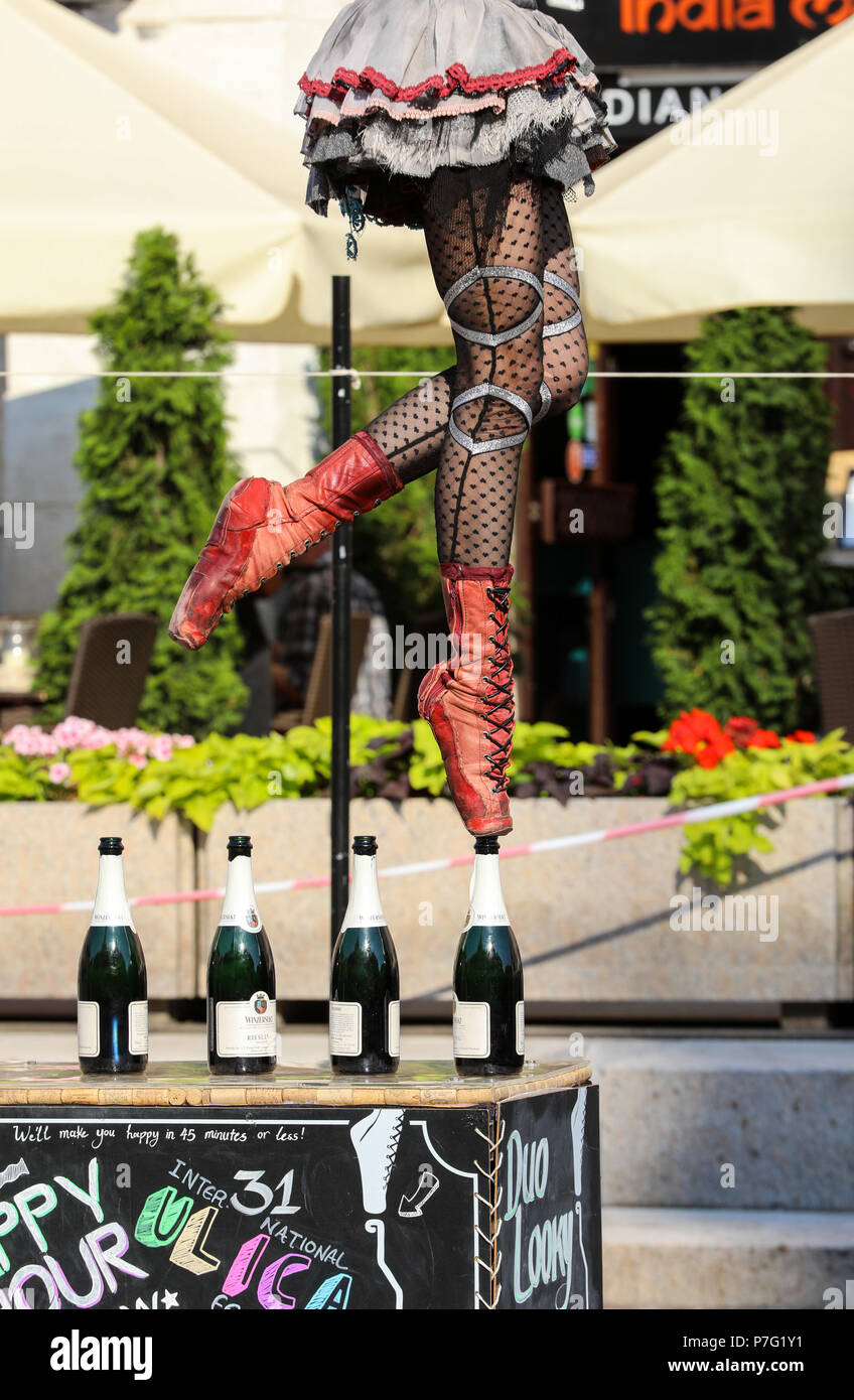 Looky looky men hi-res stock photography and images - Alamy