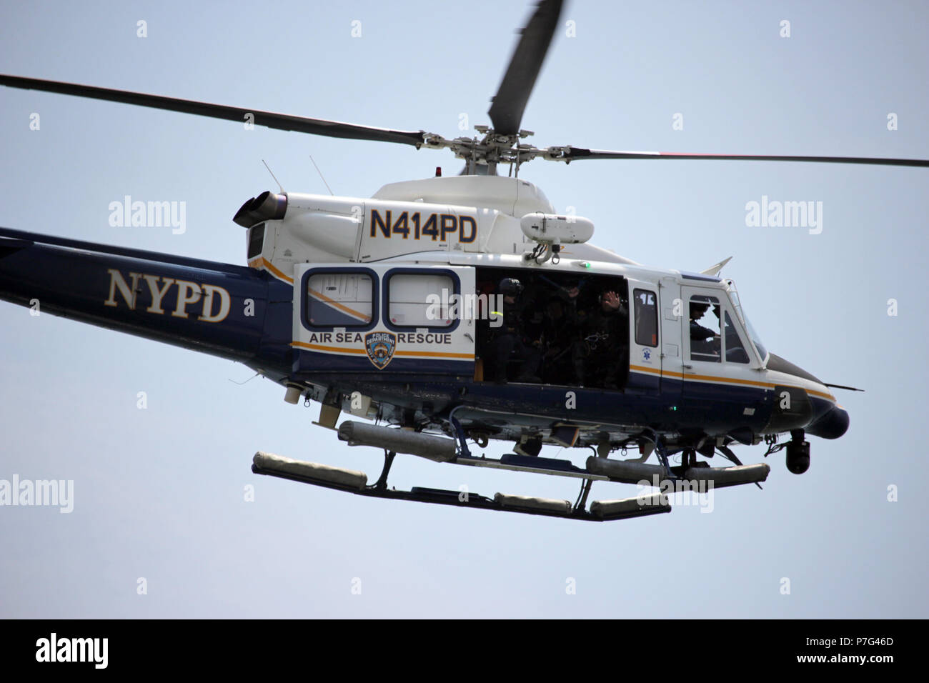 New York, New York, USA. 4th July, 2018. An NYPD air sea rescue ...