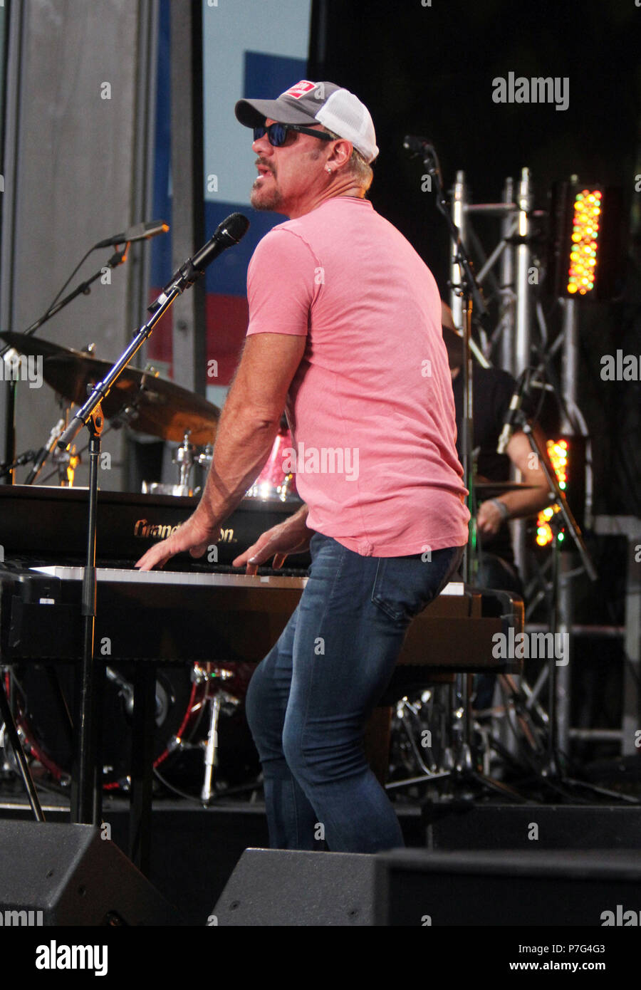 NEW YORK, NY July 06: Phil Vassar performs on Fox & Friends All ...