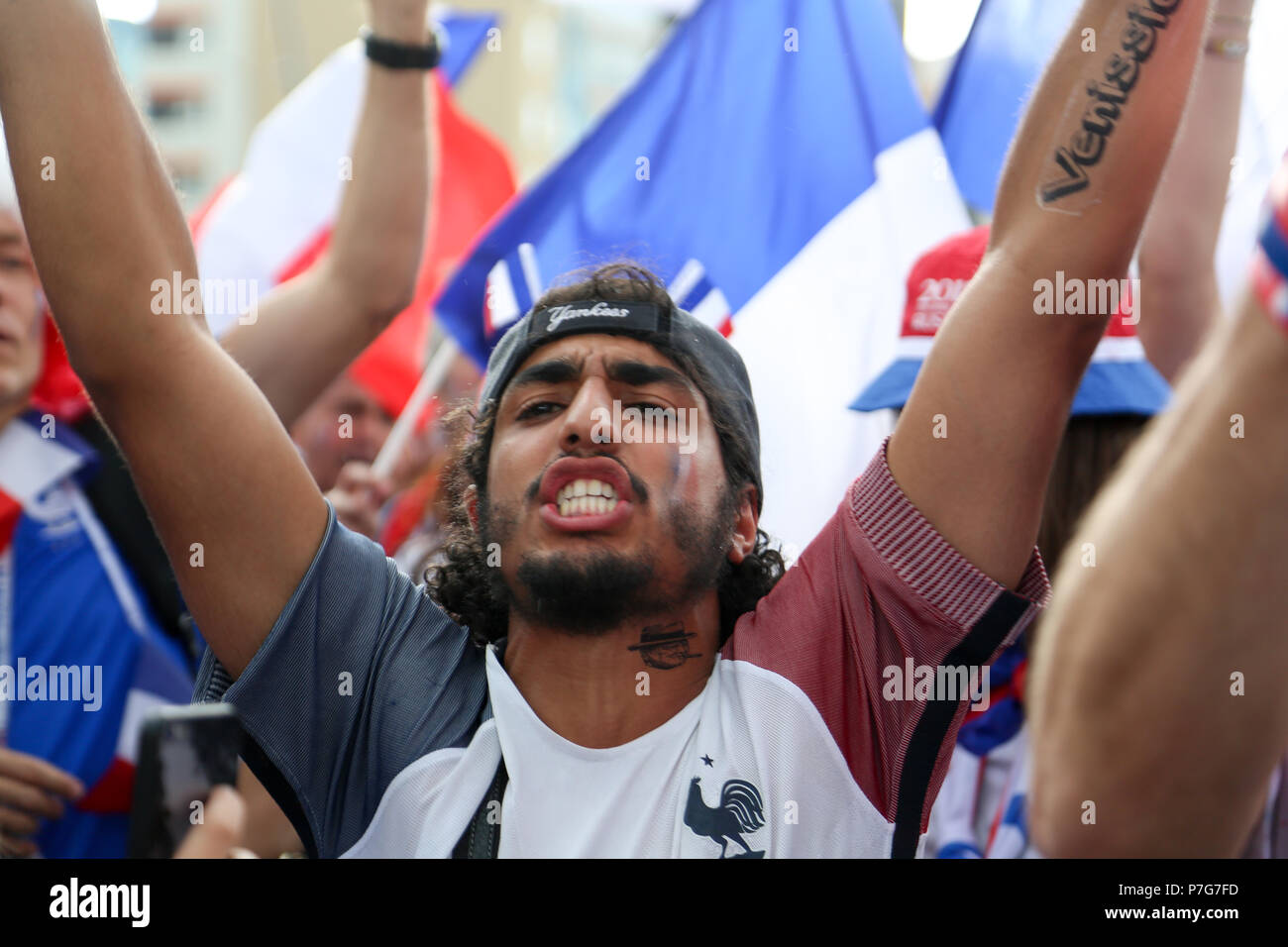 Singing football supporters hi-res stock photography and images - Alamy