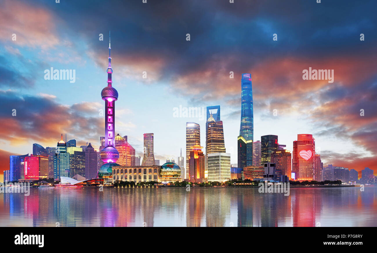Shanghai city skyline modern hi-res stock photography and images - Alamy