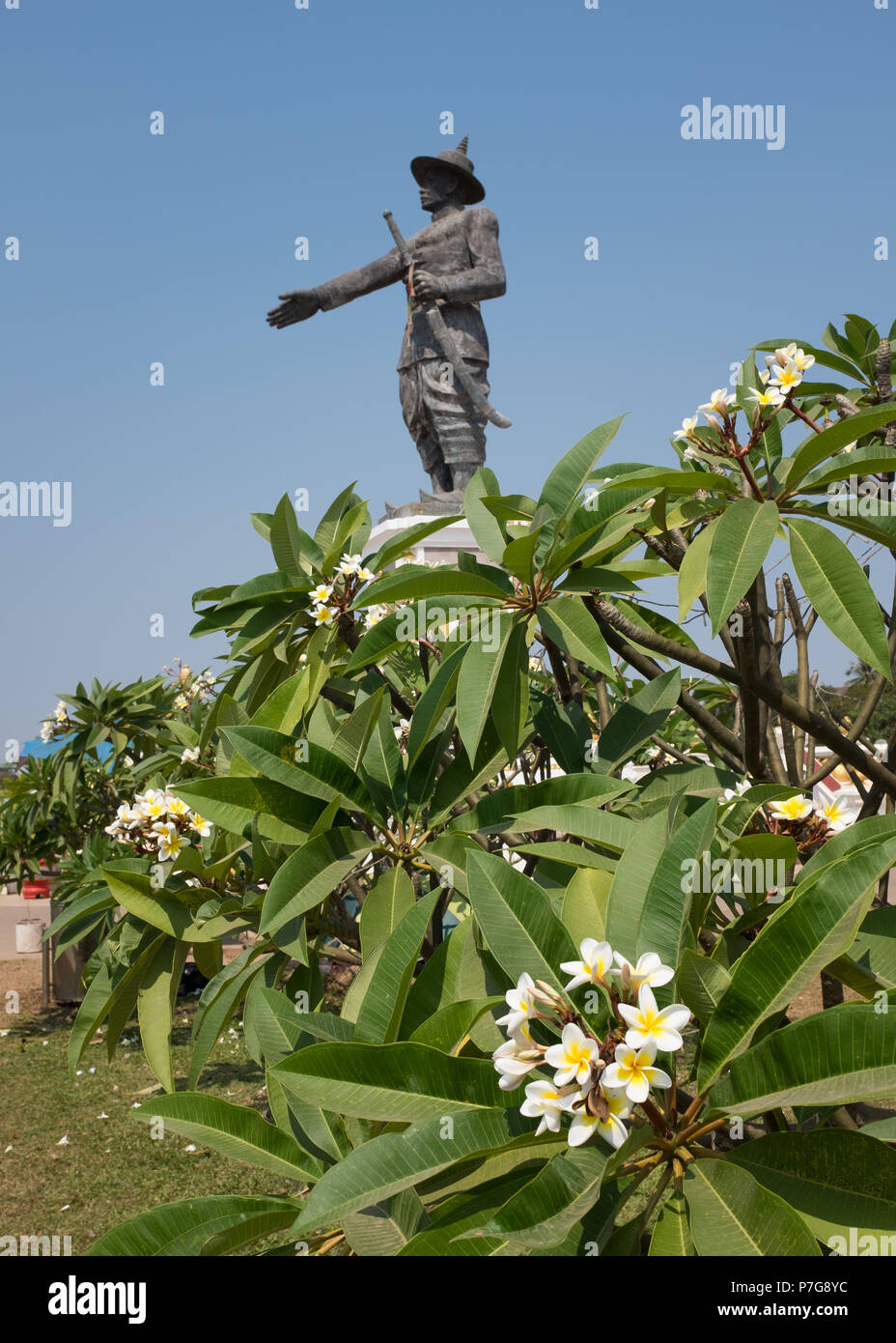 Statue of the Chao Anouvong King in the Chao Anouvong Park, flowers in ...