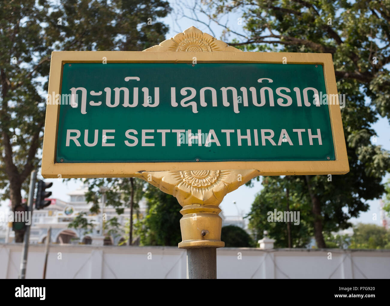 Guidance sign outdoors hi-res stock photography and images - Alamy