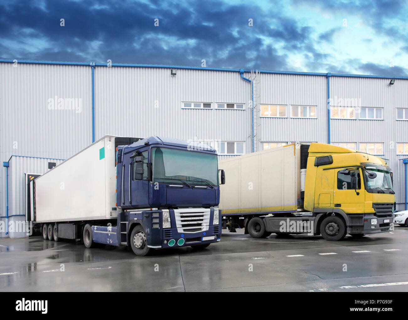Freight car unloading hi-res stock photography and images - Alamy