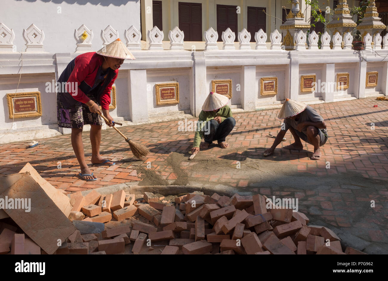 Footpath bricks hi-res stock photography and images - Alamy