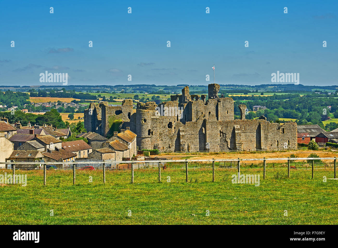 Middleham castle hi-res stock photography and images - Alamy