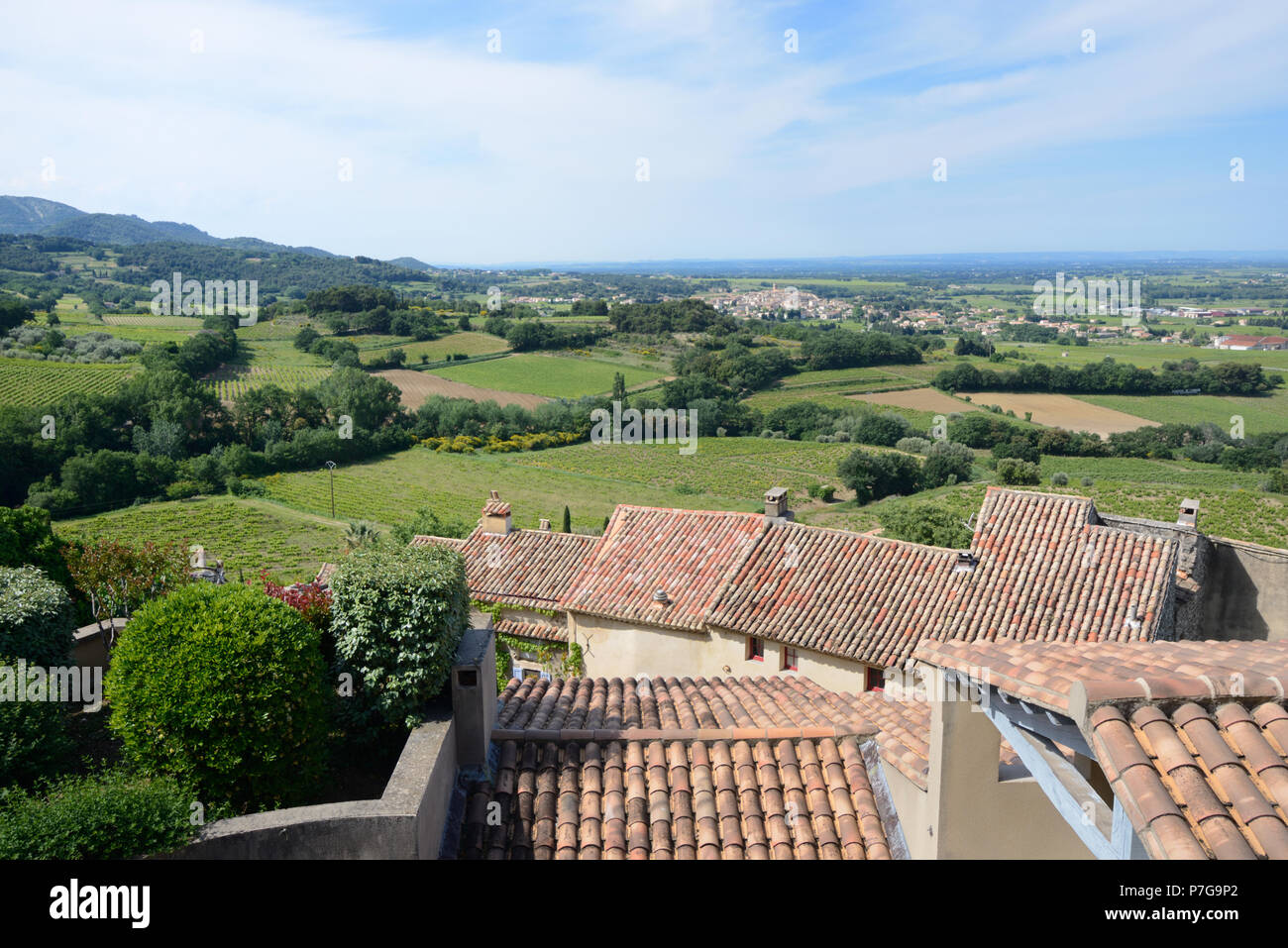 Seguret vineyard provence hi-res stock photography and images - Alamy