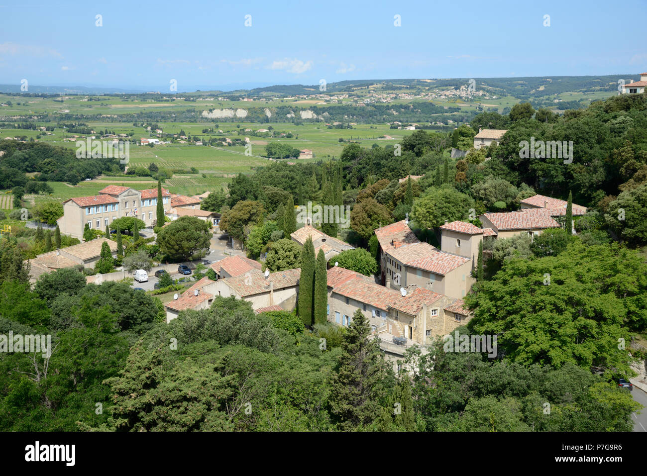 Seguret vineyard provence hi-res stock photography and images - Alamy