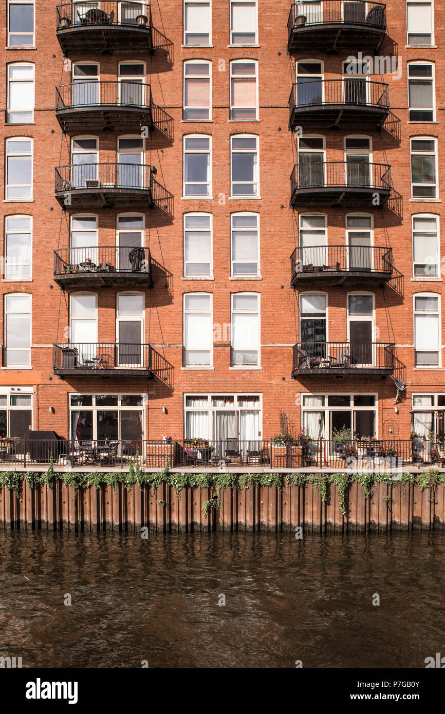 Loft apartment exterior hi-res stock photography and images - Alamy