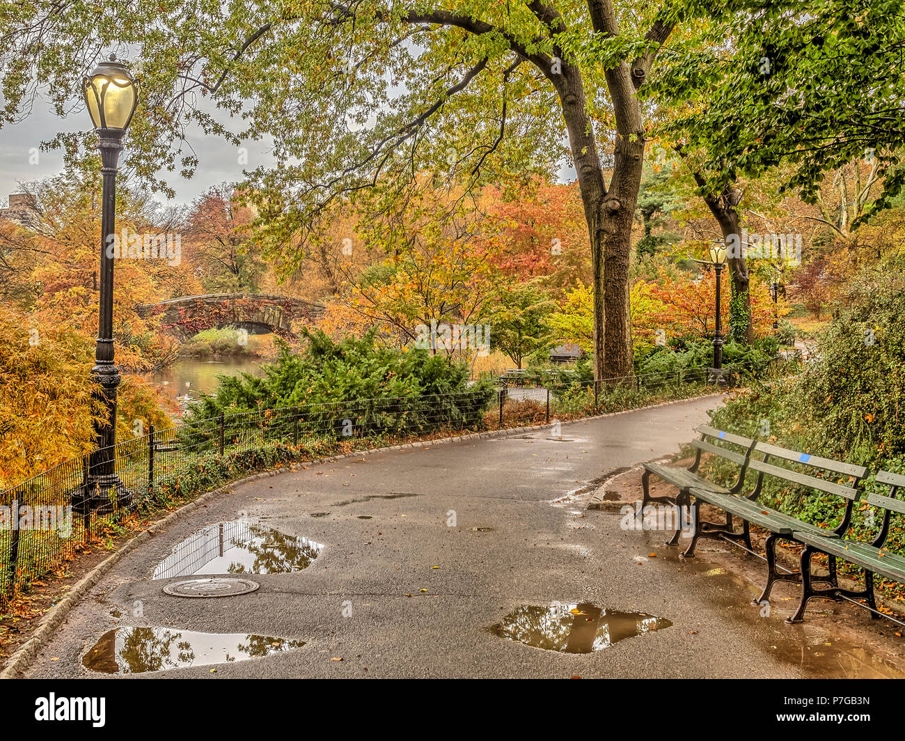 Gapstow Bridge is one of the icons of Central Park, Manhattan in New ...