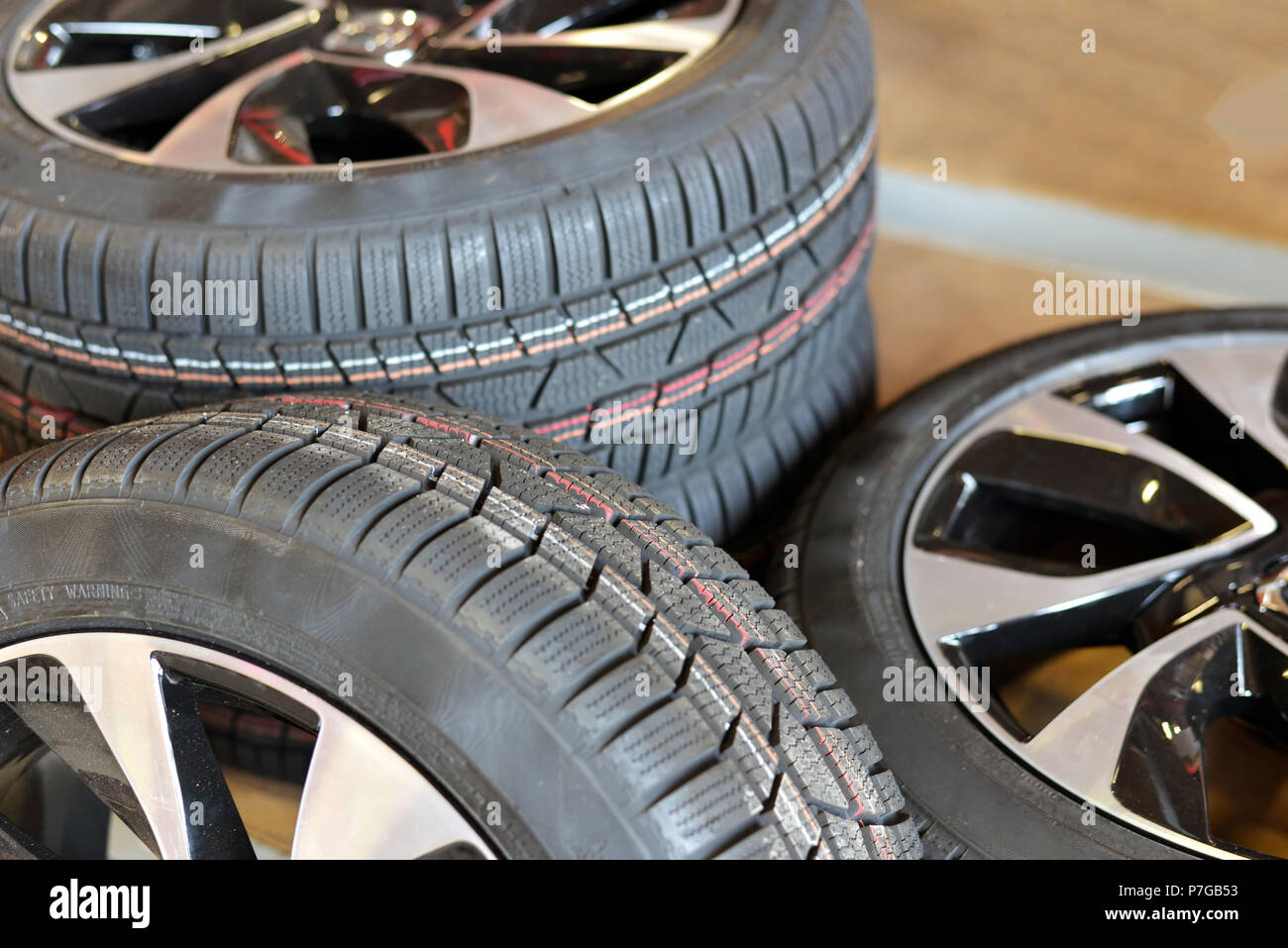 tyre change in a car workshop Stock Photo - Alamy