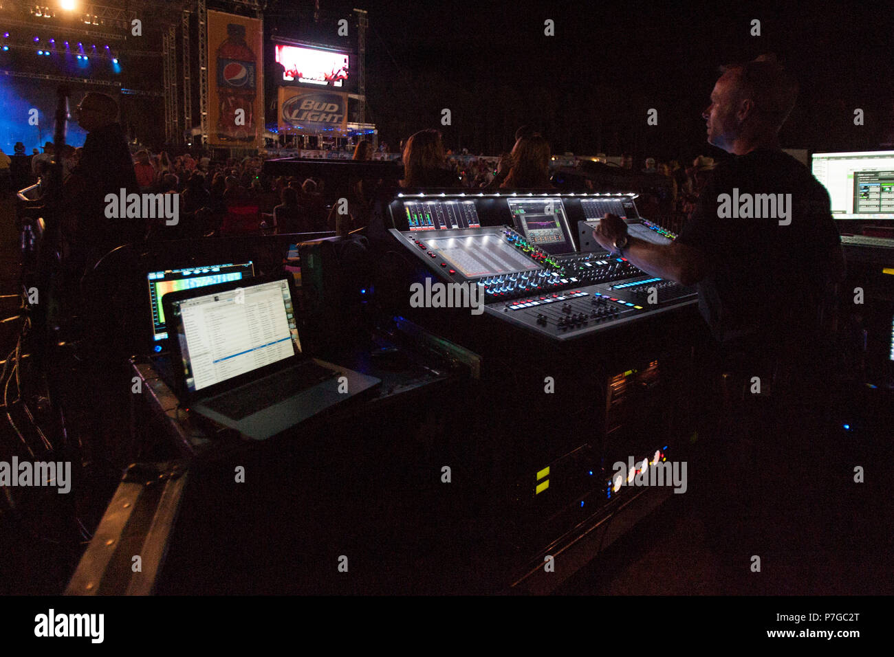 Sound engineer concert hi-res stock photography and images - Alamy