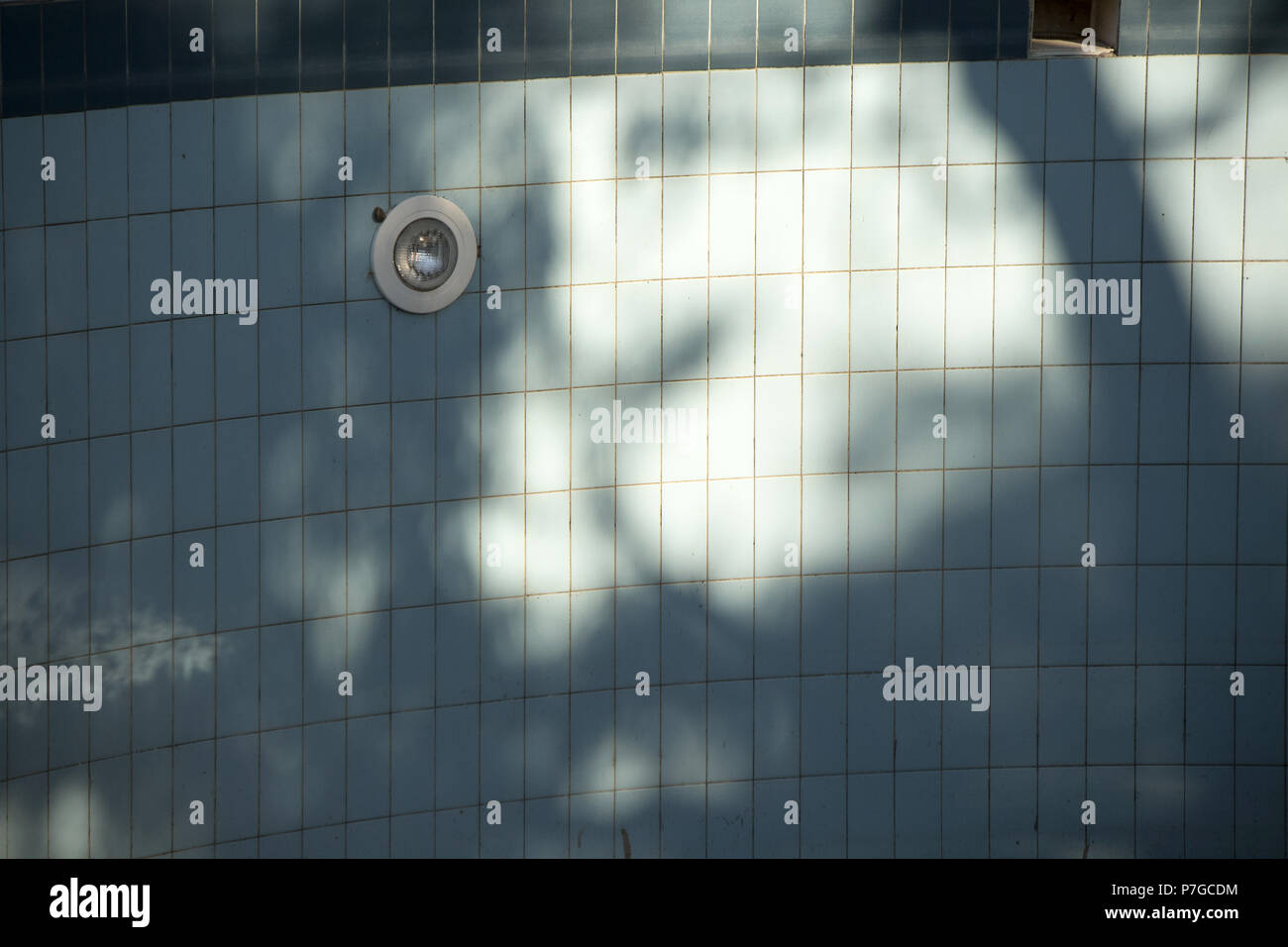 Dilapidated swimming pool hi-res stock photography and images - Alamy