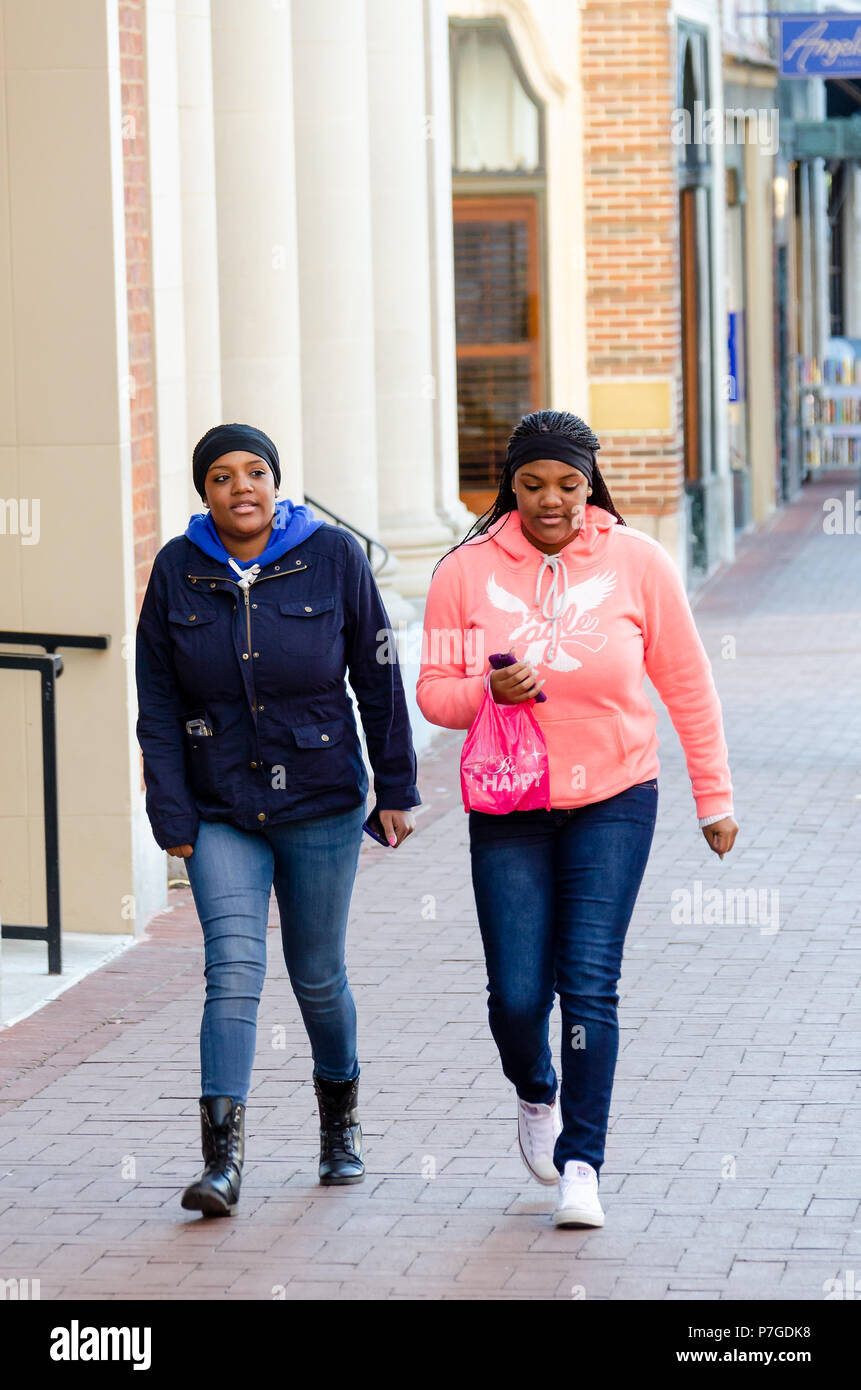 Twin sisters campus hi-res stock photography and images - Alamy