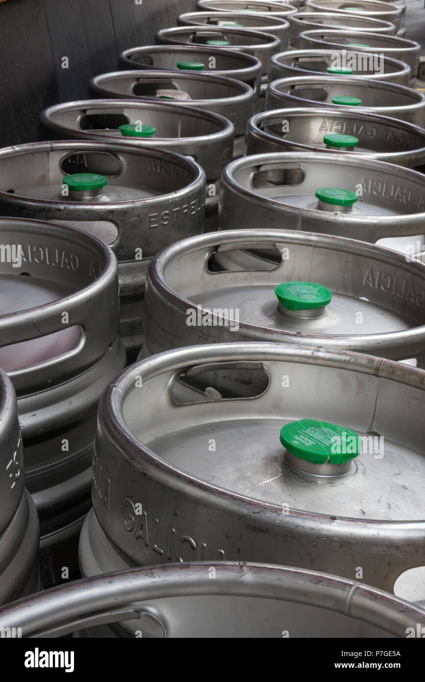 Aluminium kegs hi-res stock photography and images - Alamy