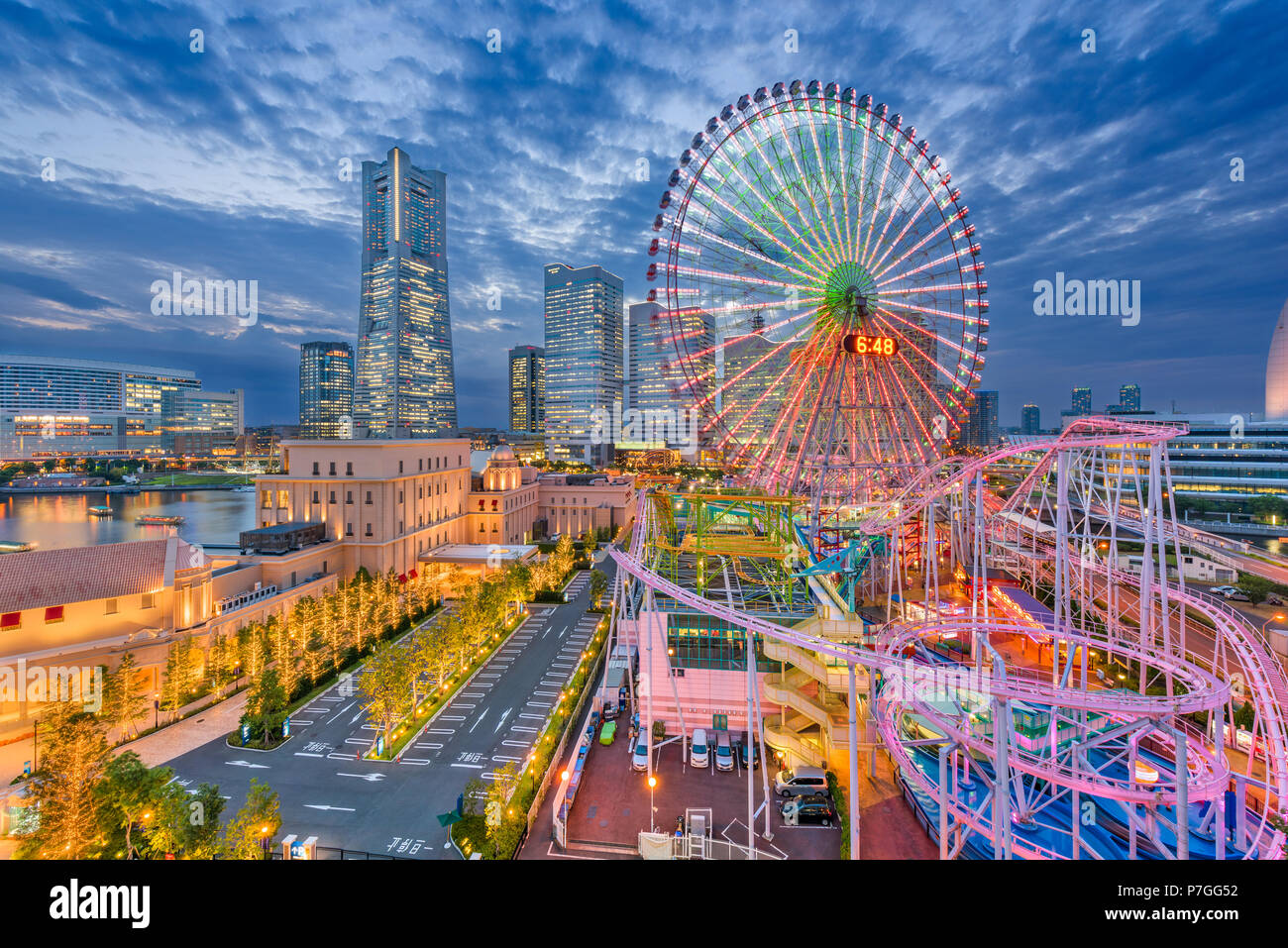 Yokohama, Japan skyline at dusk towards the Minato Mirai district Stock ...