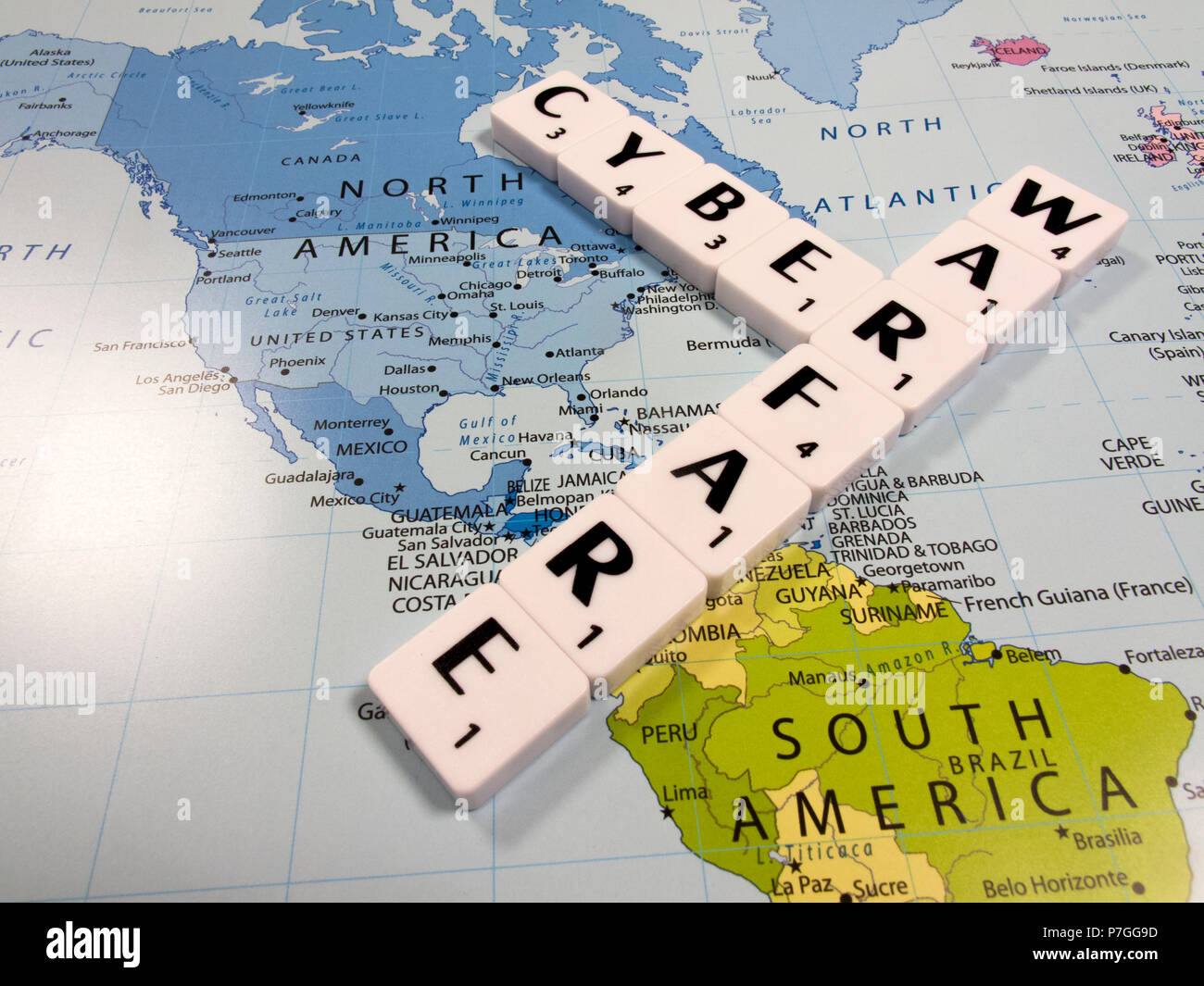 Hackers and map hi-res stock photography and images - Alamy