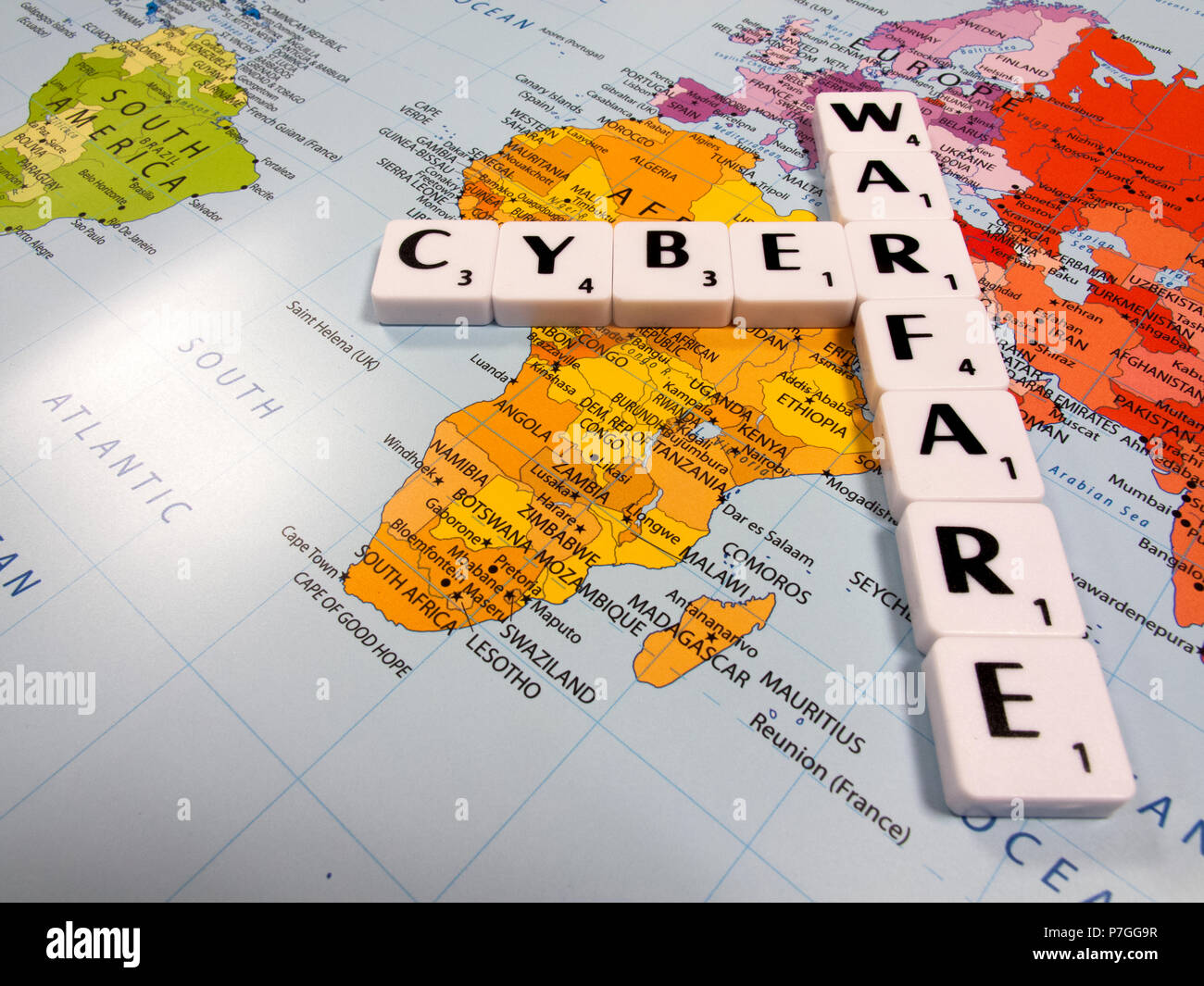 Hackers and map hi-res stock photography and images - Alamy