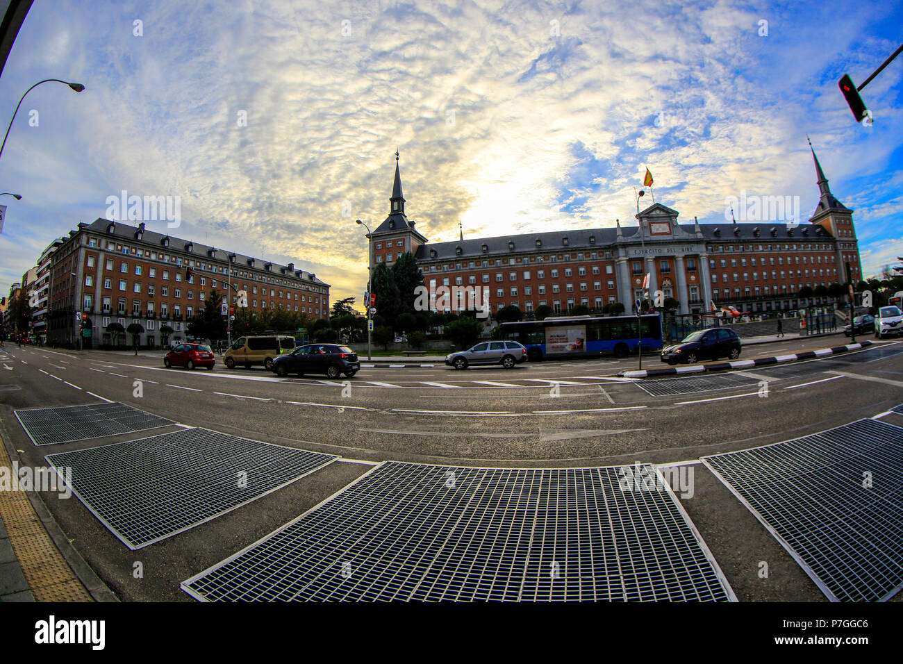 Iconic building madrid hi-res stock photography and images - Alamy