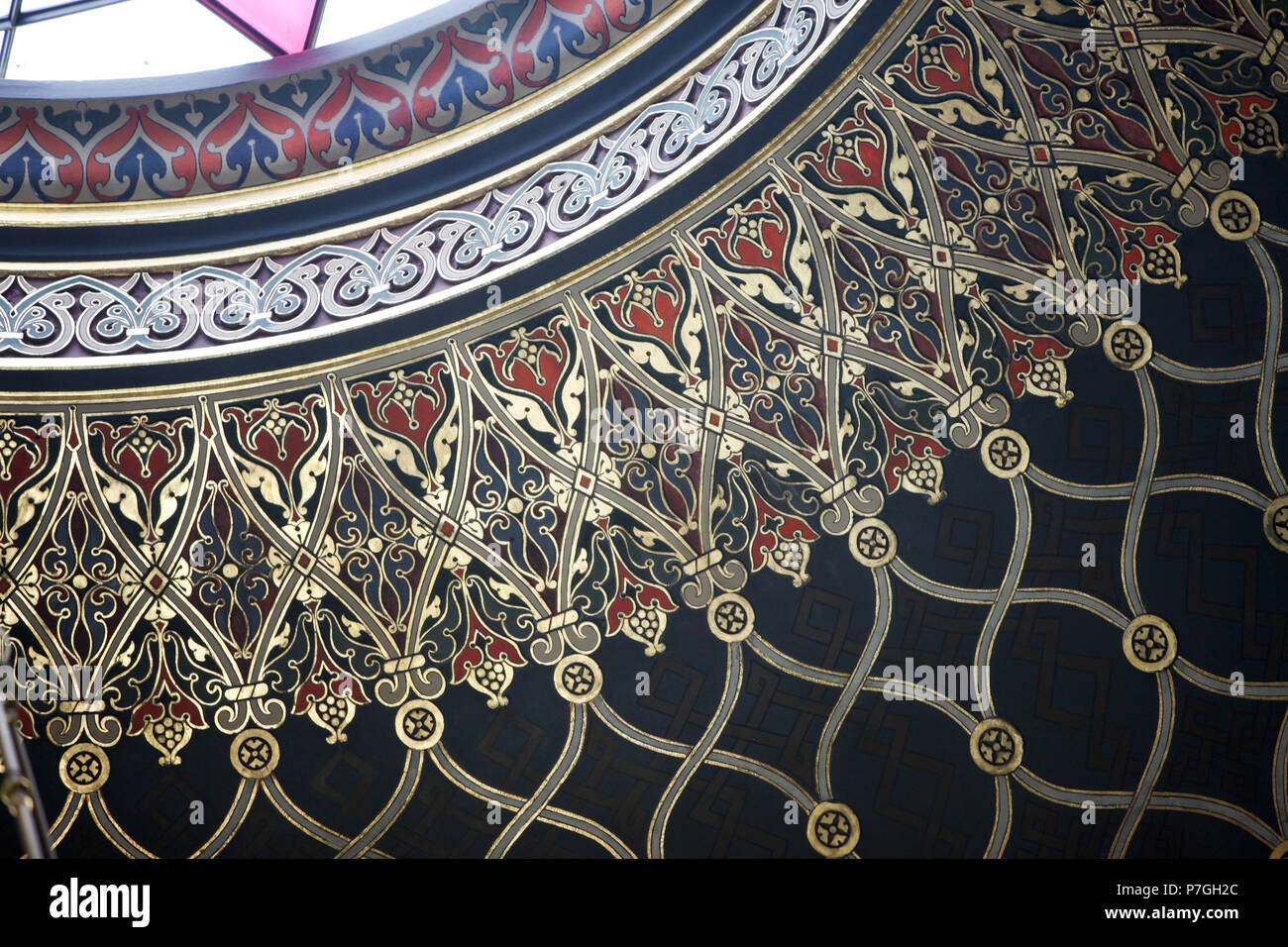 Spanish jewish synagogue ceiling hi-res stock photography and images ...