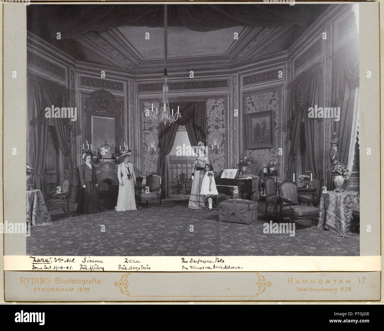 Constance Sjöberg som Simone, Hilda Borgström som Zaza, Valborg Hansson ...