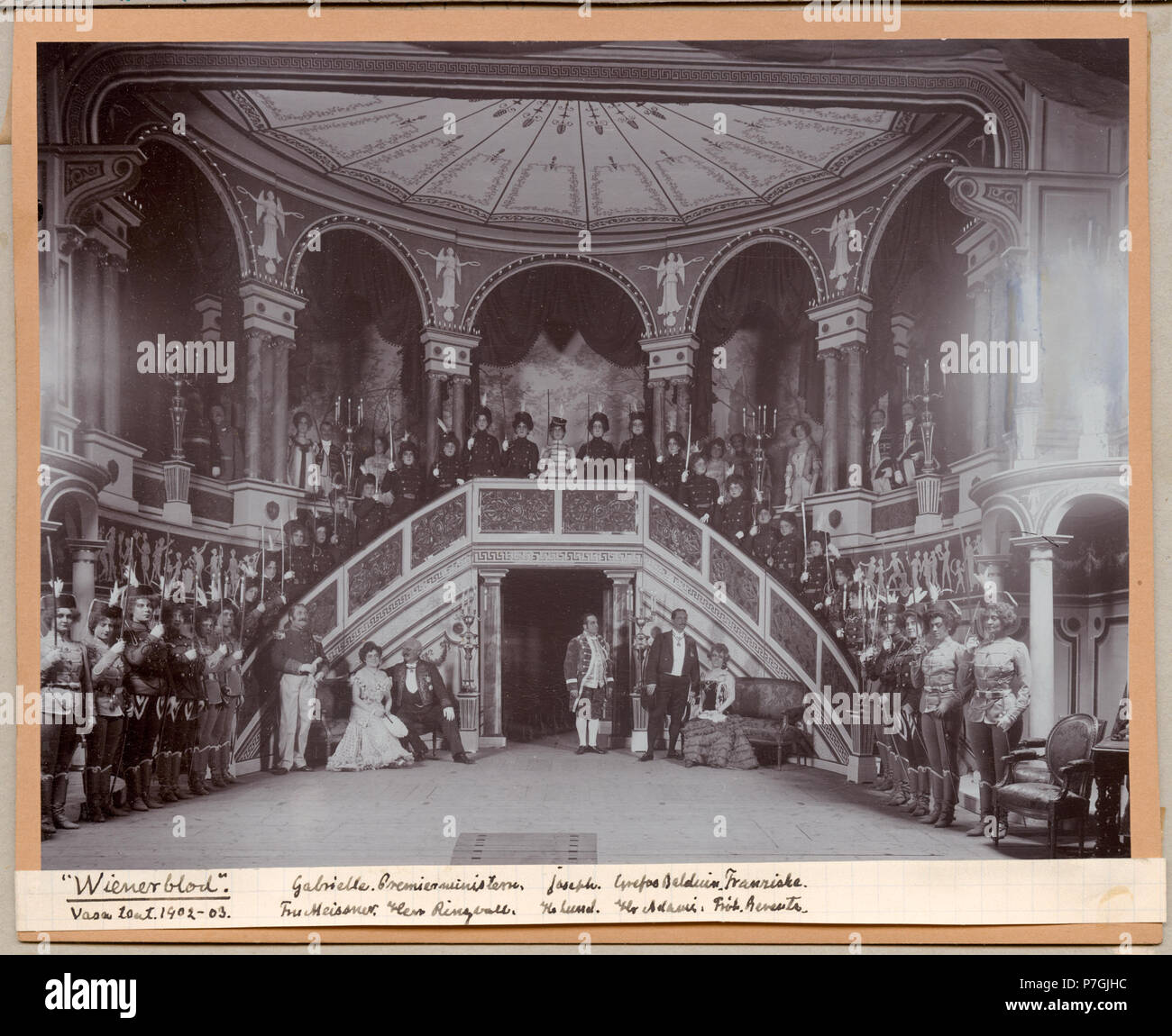 Emma Meissner som Gabrielle, Axel Ringvall som Premiärministern, Gustaf ...