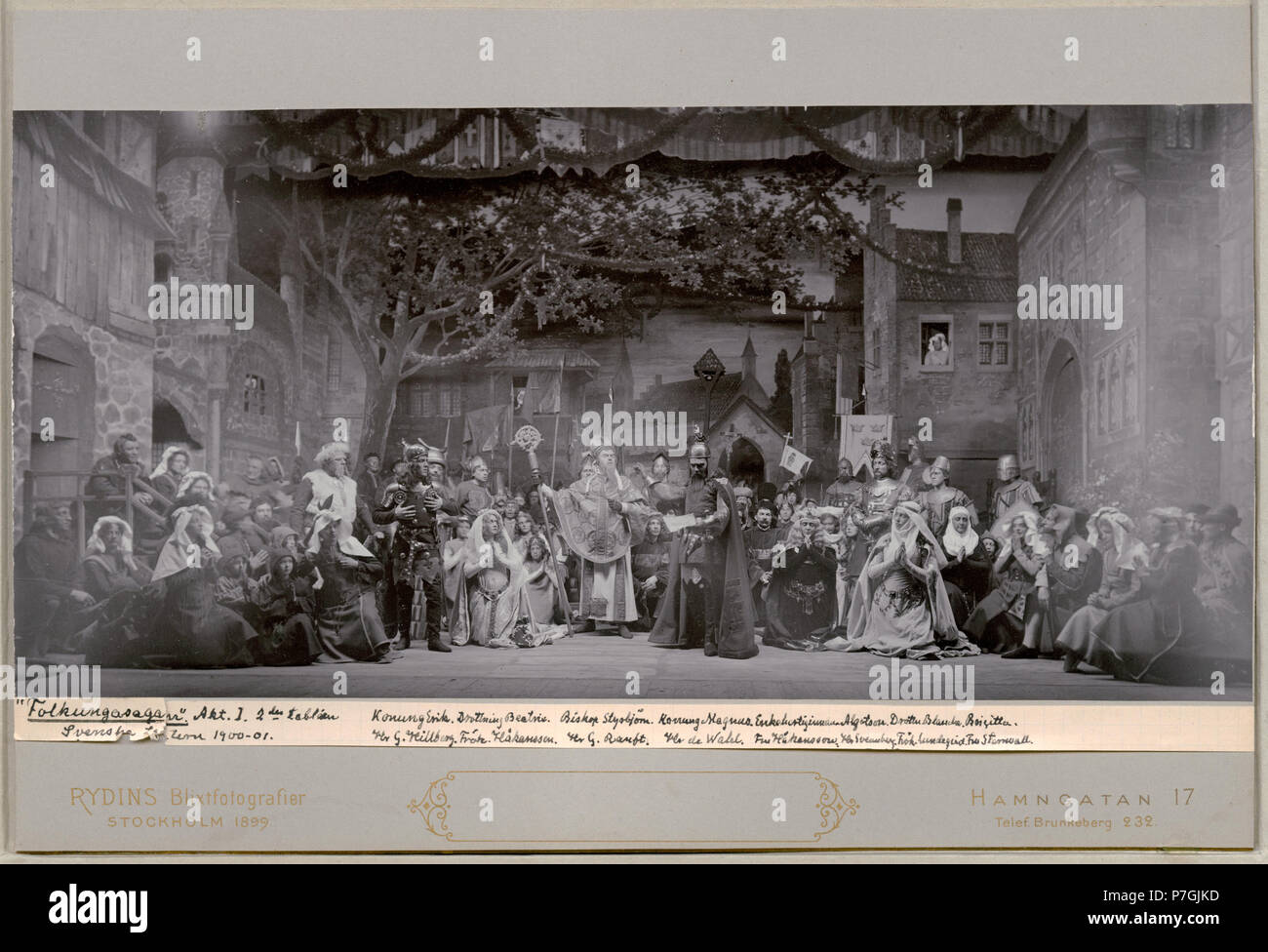 Gösta Hillberg som Konung Erik, Lisa Håkansson som Beatrix, Gustaf ...