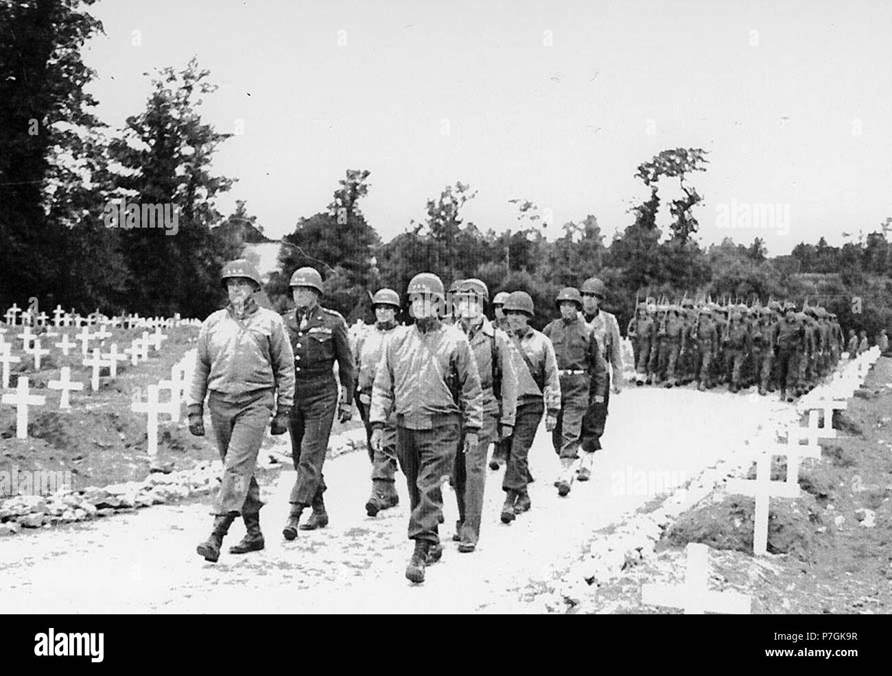 English: U.S. Army generals lead a procession for the funeral of Gen ...
