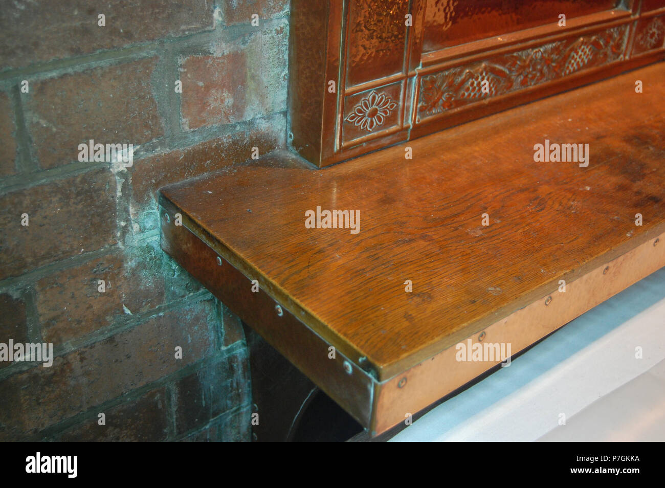 English: Reredos by Kate Bunce (painting; died 1927) and her sister ...