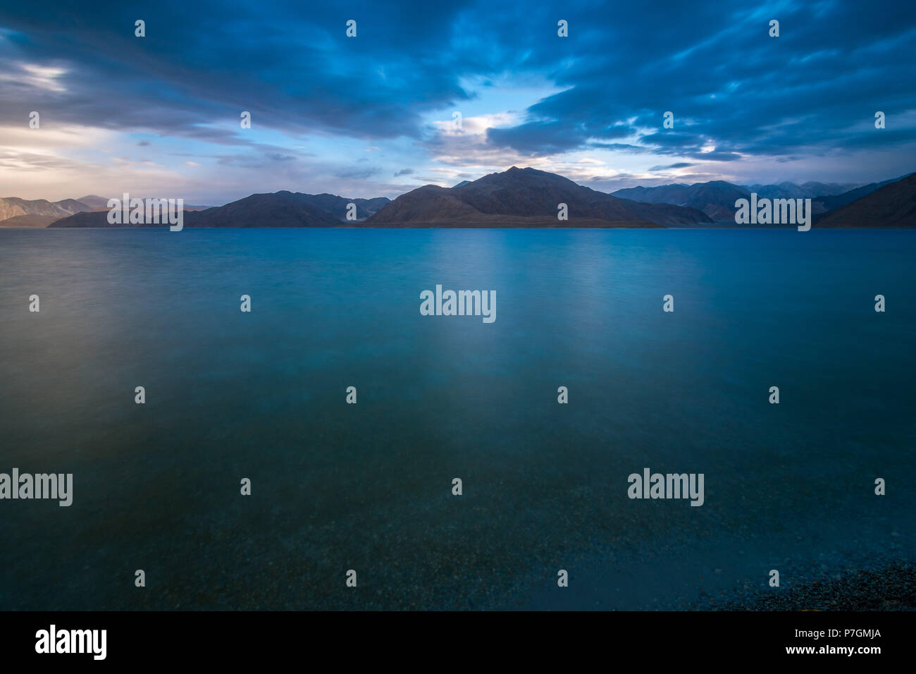 Turquoise blue water pangong lake hi-res stock photography and images ...