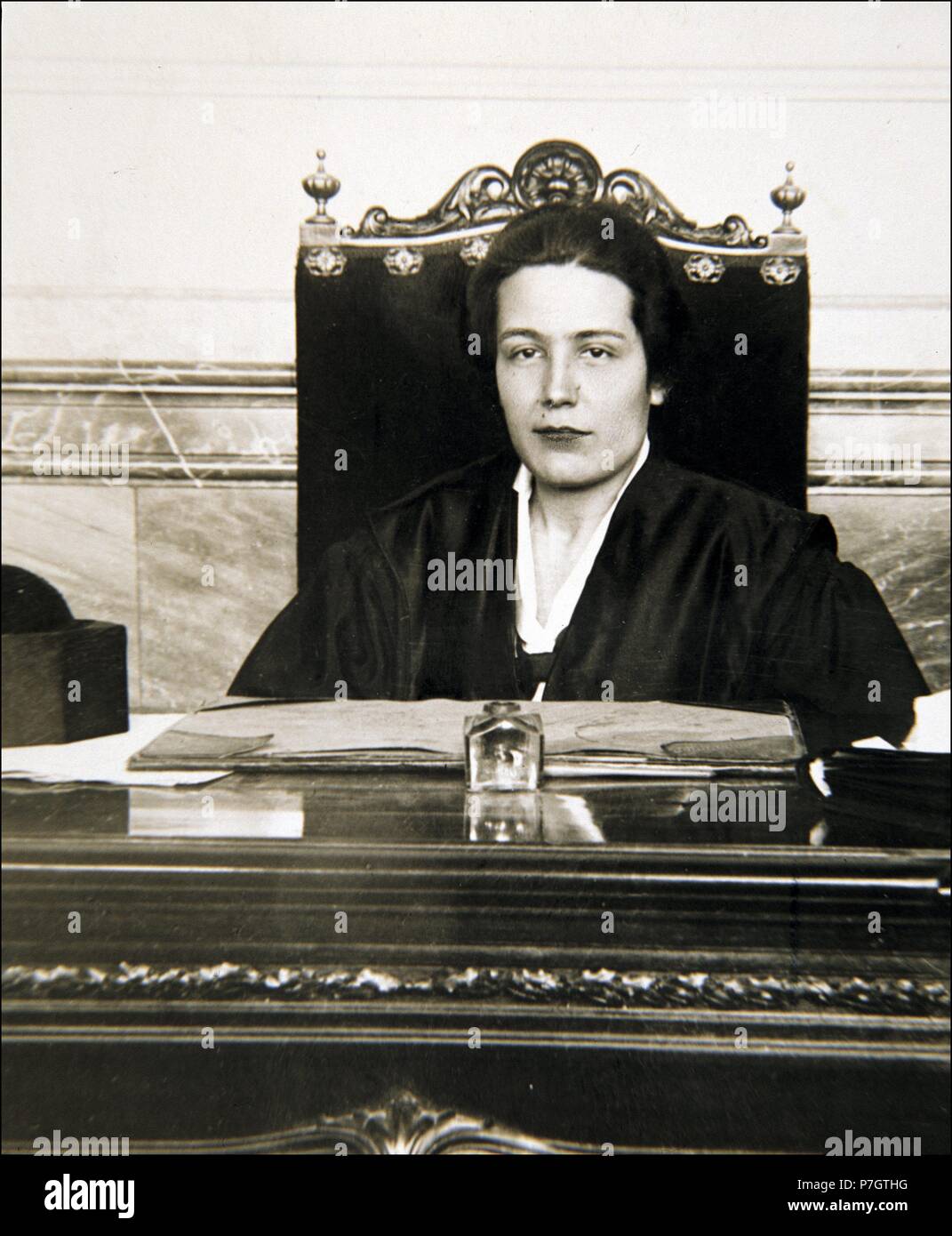 KENT, VICTORIA. POLITICO Y JURISTA ESPAÑOLA. MALAGA 1898-1987 ...