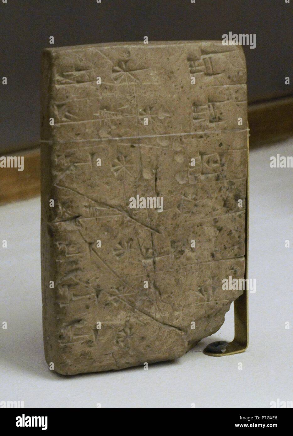 Sumerian tablet with cuneiform script hi-res stock photography and ...
