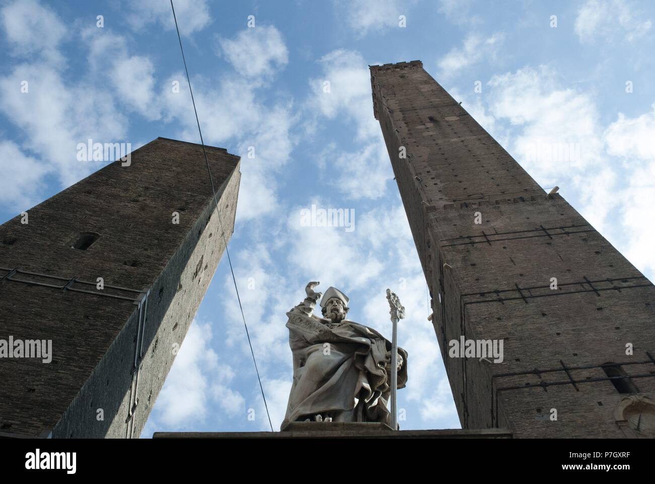 Estatua de san petronio hi-res stock photography and images - Alamy
