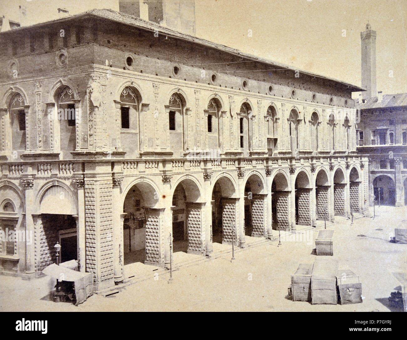 Bolonia tower hi-res stock photography and images - Alamy