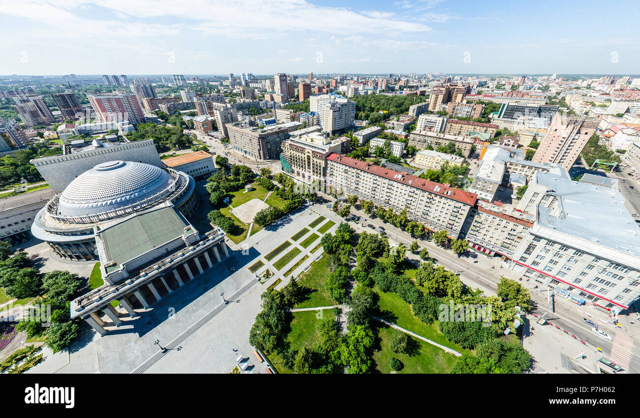 Helicopter city skyline hi-res stock photography and images - Alamy