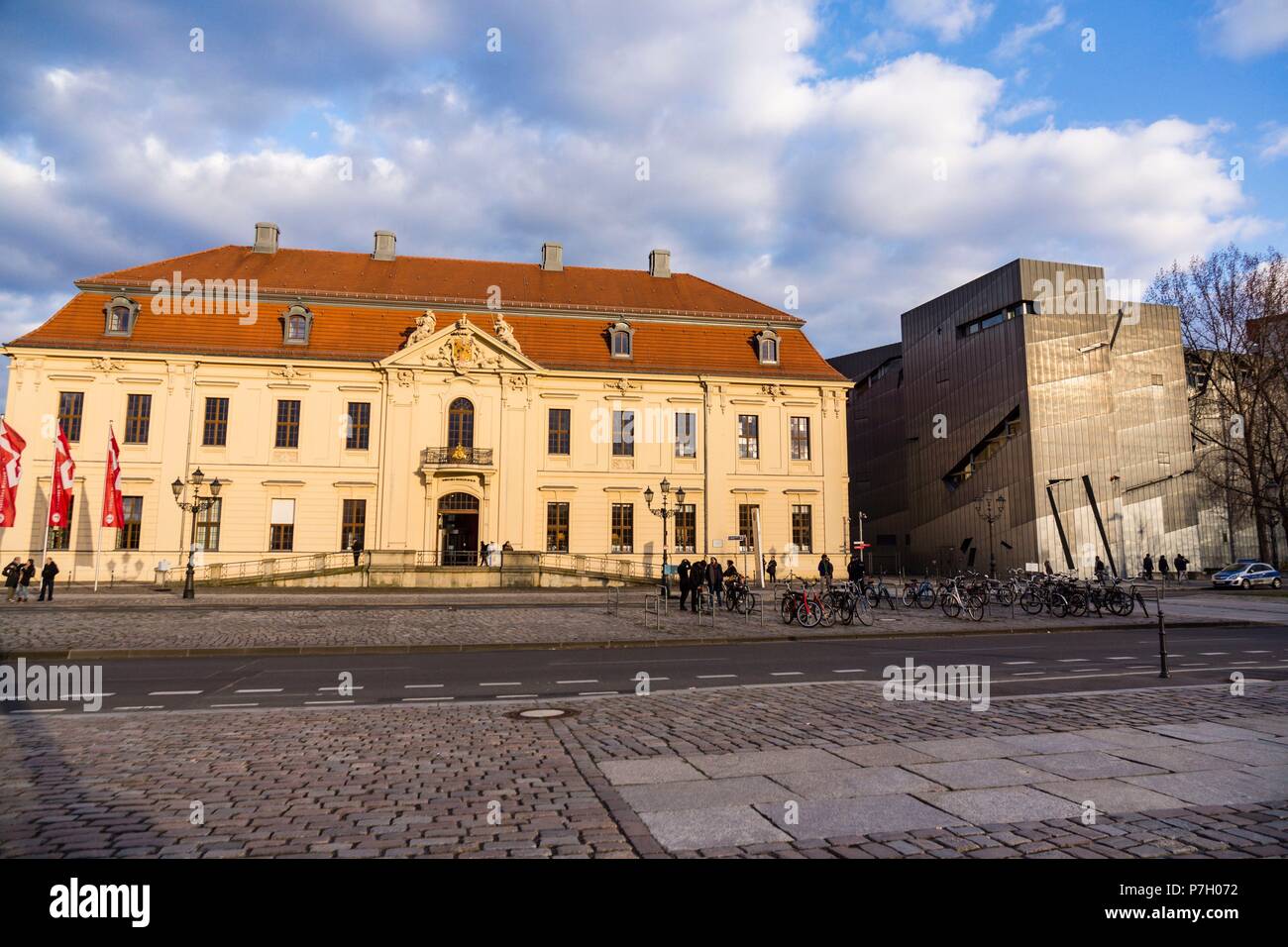 Museo Judío de Berlín,diseñado por el arquitecto polaco Daniel ...