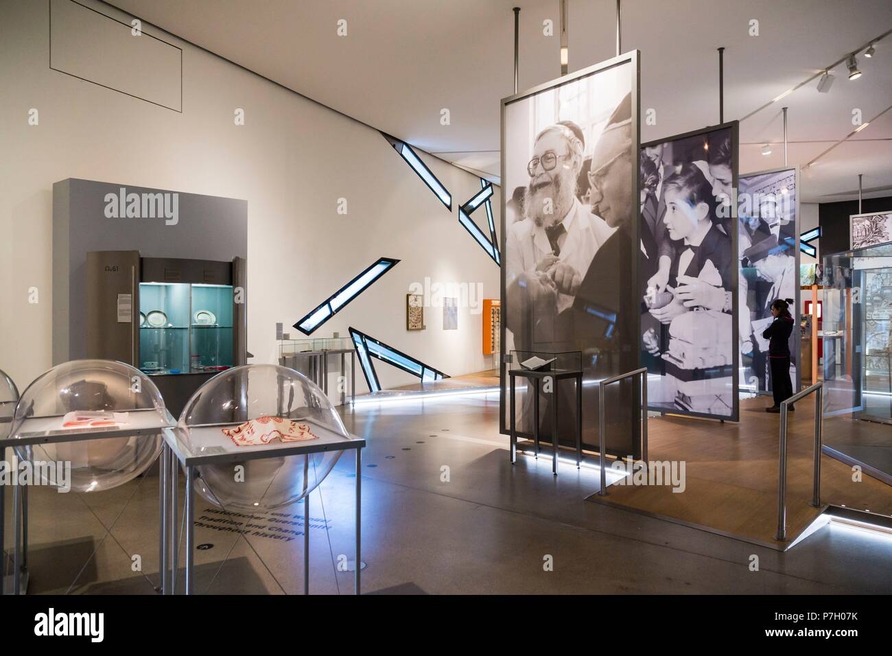 Museo Judío de Berlín,diseñado por el arquitecto polaco Daniel ...