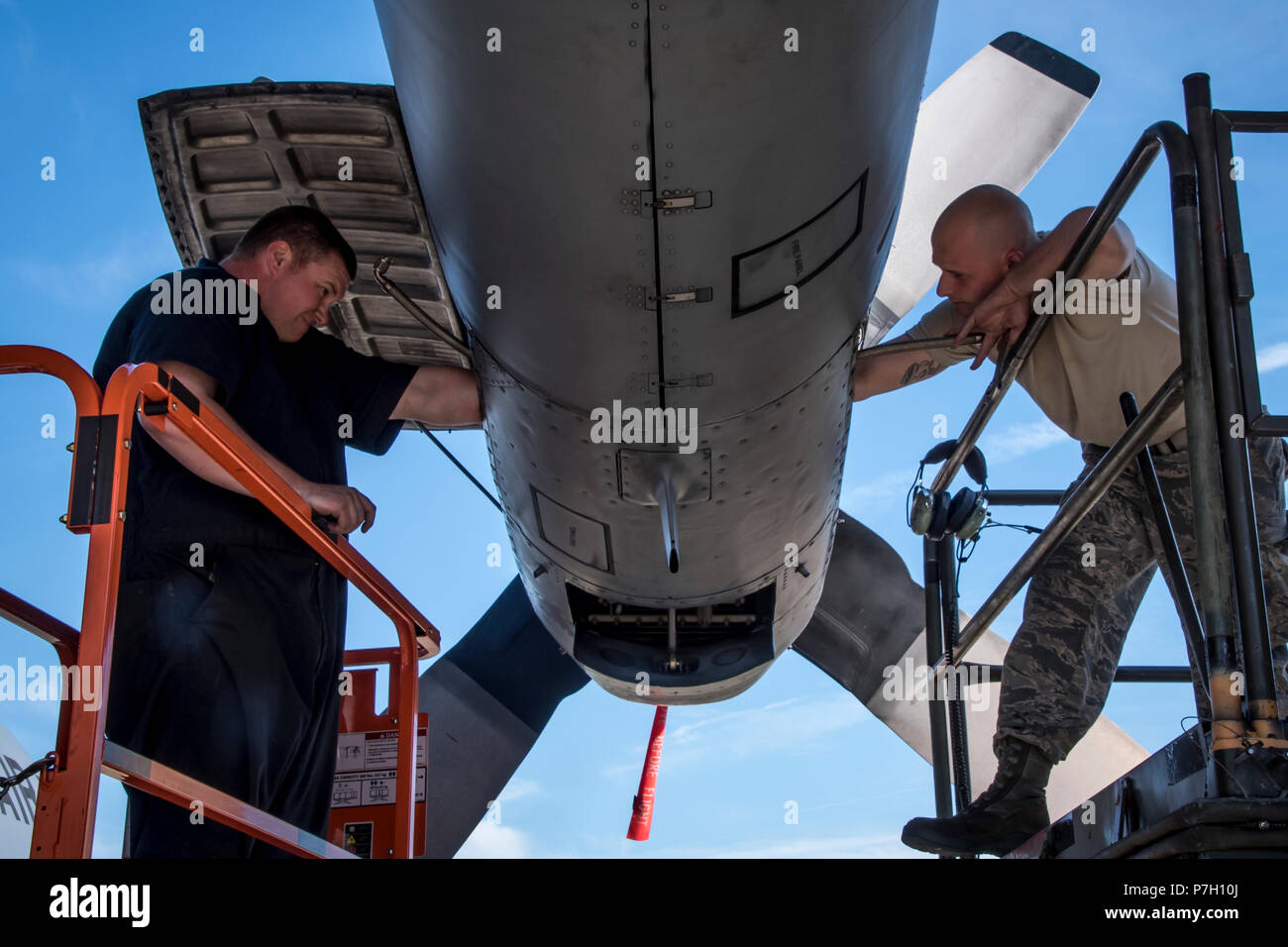 Aircraft engine test stand hi-res stock photography and images - Alamy