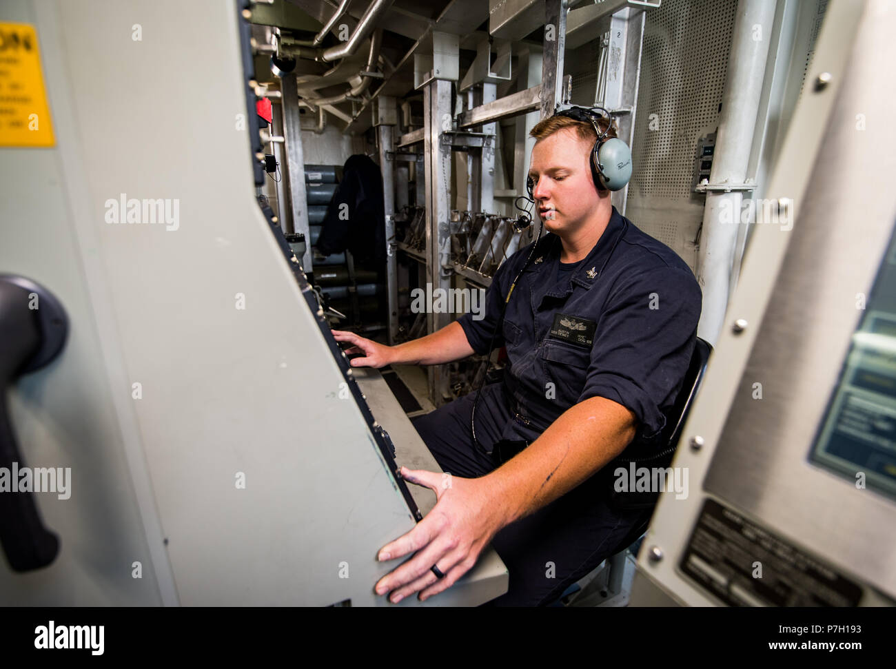 105 m m gun hi-res stock photography and images - Alamy