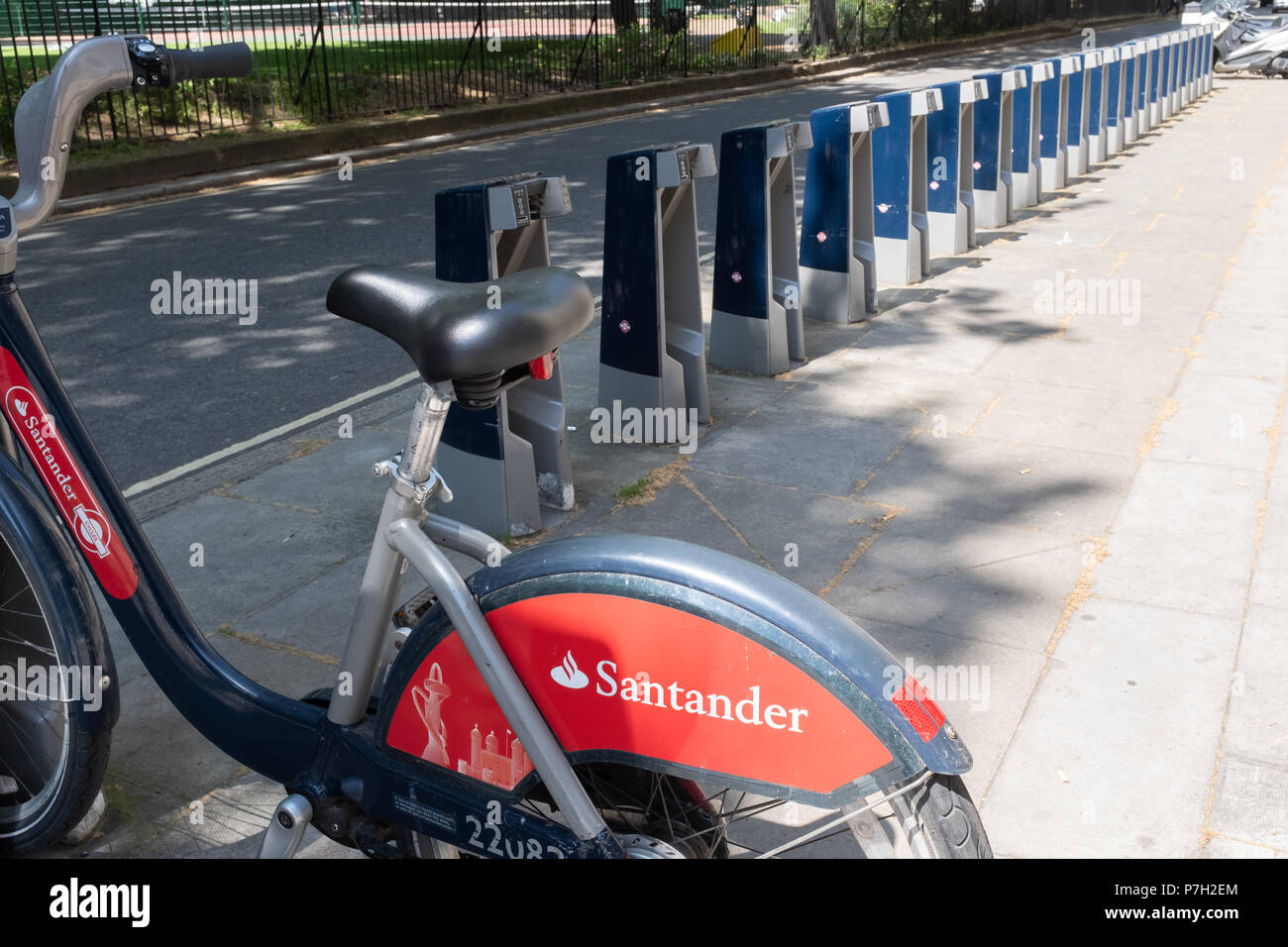 Docking station hi-res stock photography and images - Alamy