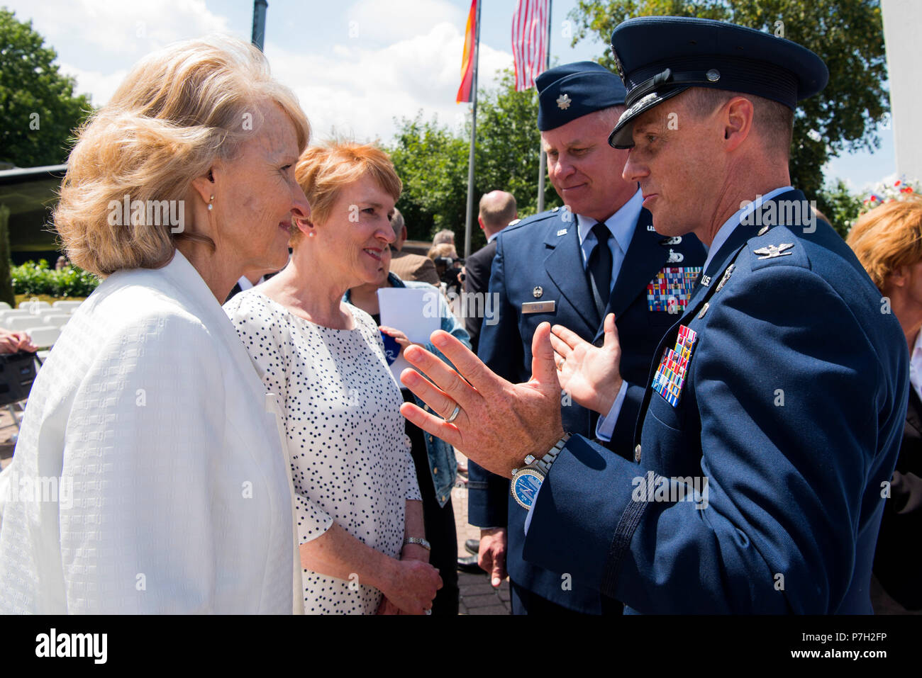 Denise Halvorsen-Williams, left, and Marilyn Halvorsen-Sorenson ...