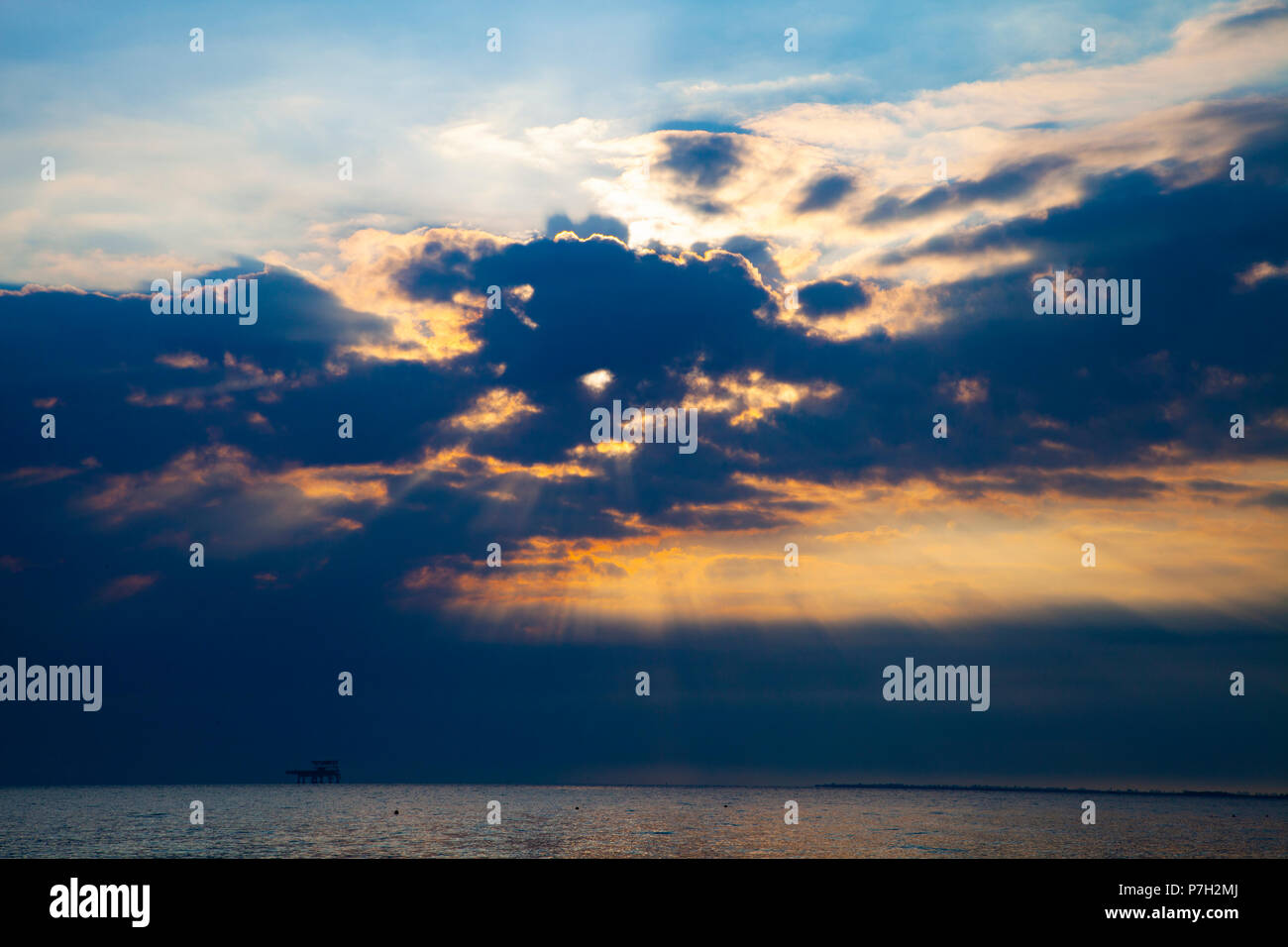 Suns reflection over ocean hi-res stock photography and images - Alamy