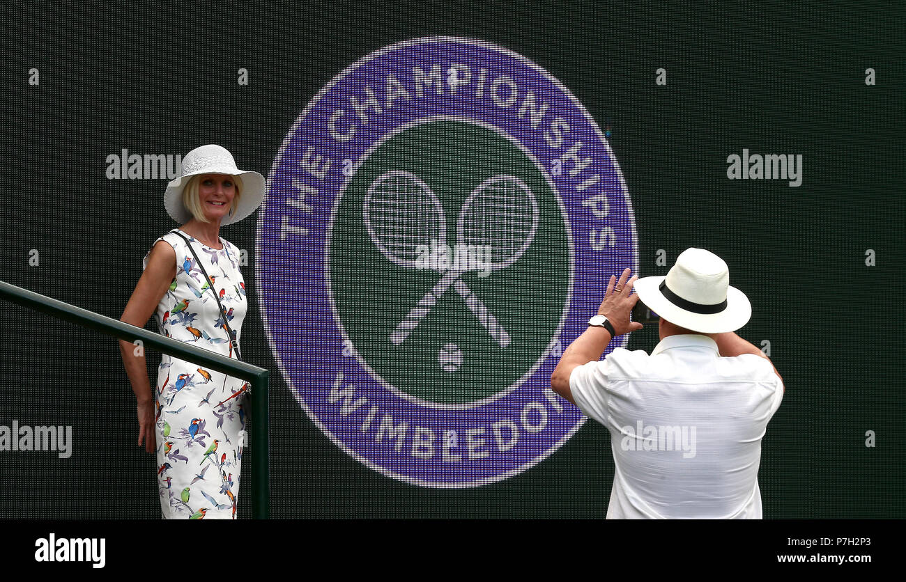 Wimbledon tennis sign general hi-res stock photography and images - Alamy
