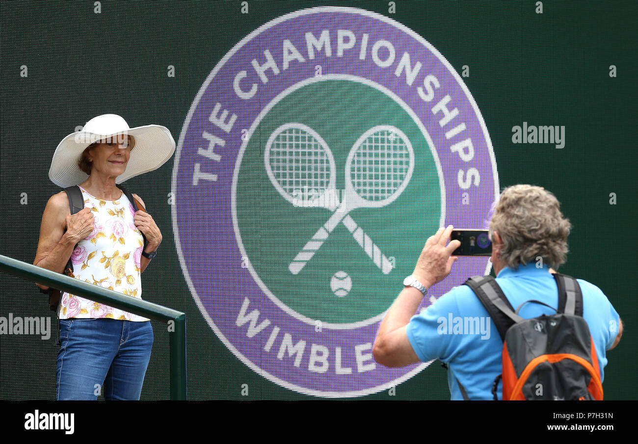 Wimbledon tennis sign general hi-res stock photography and images - Alamy