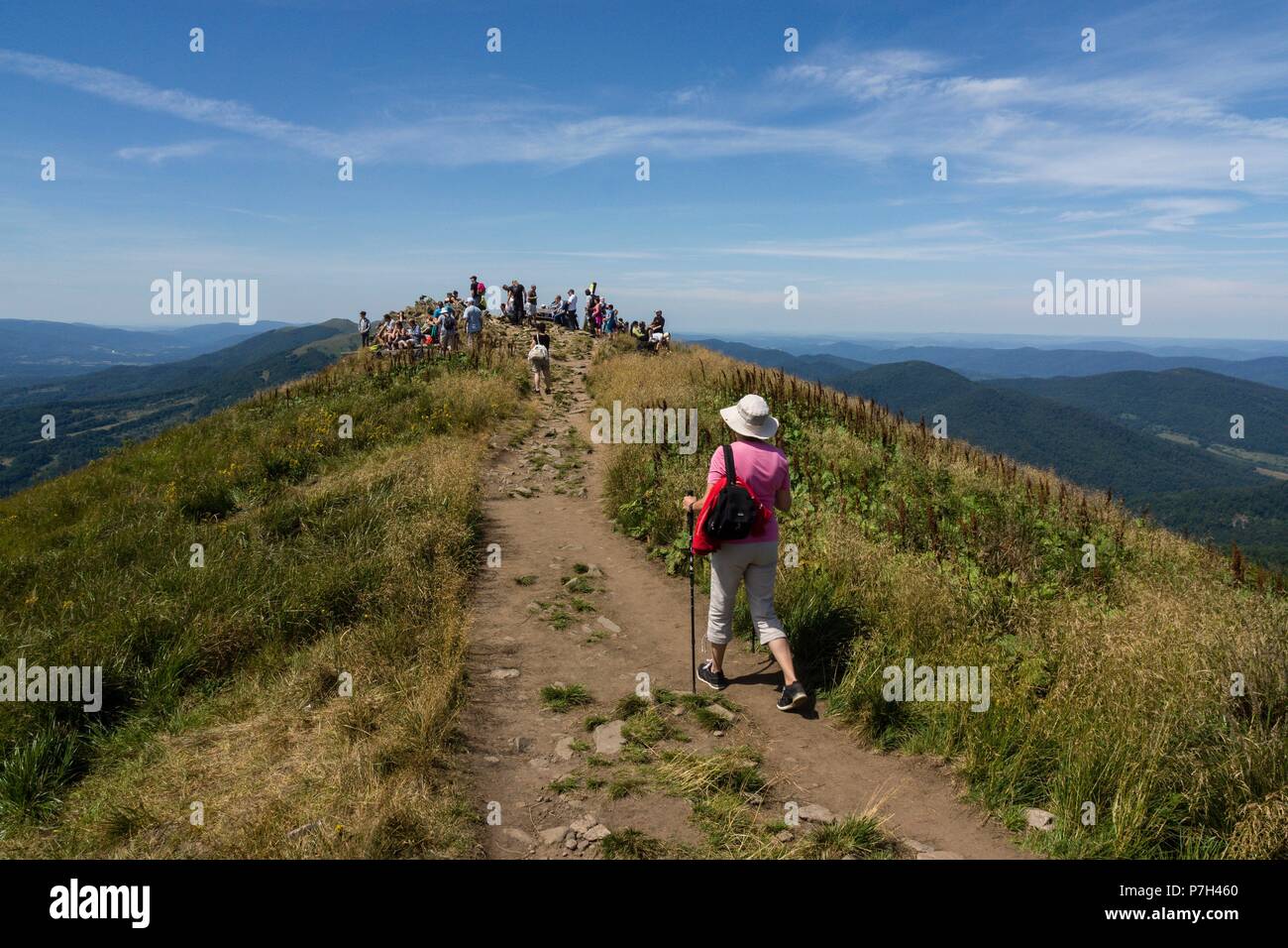 senderistas en la cresta de polonina Carynska, Parque nacional ...