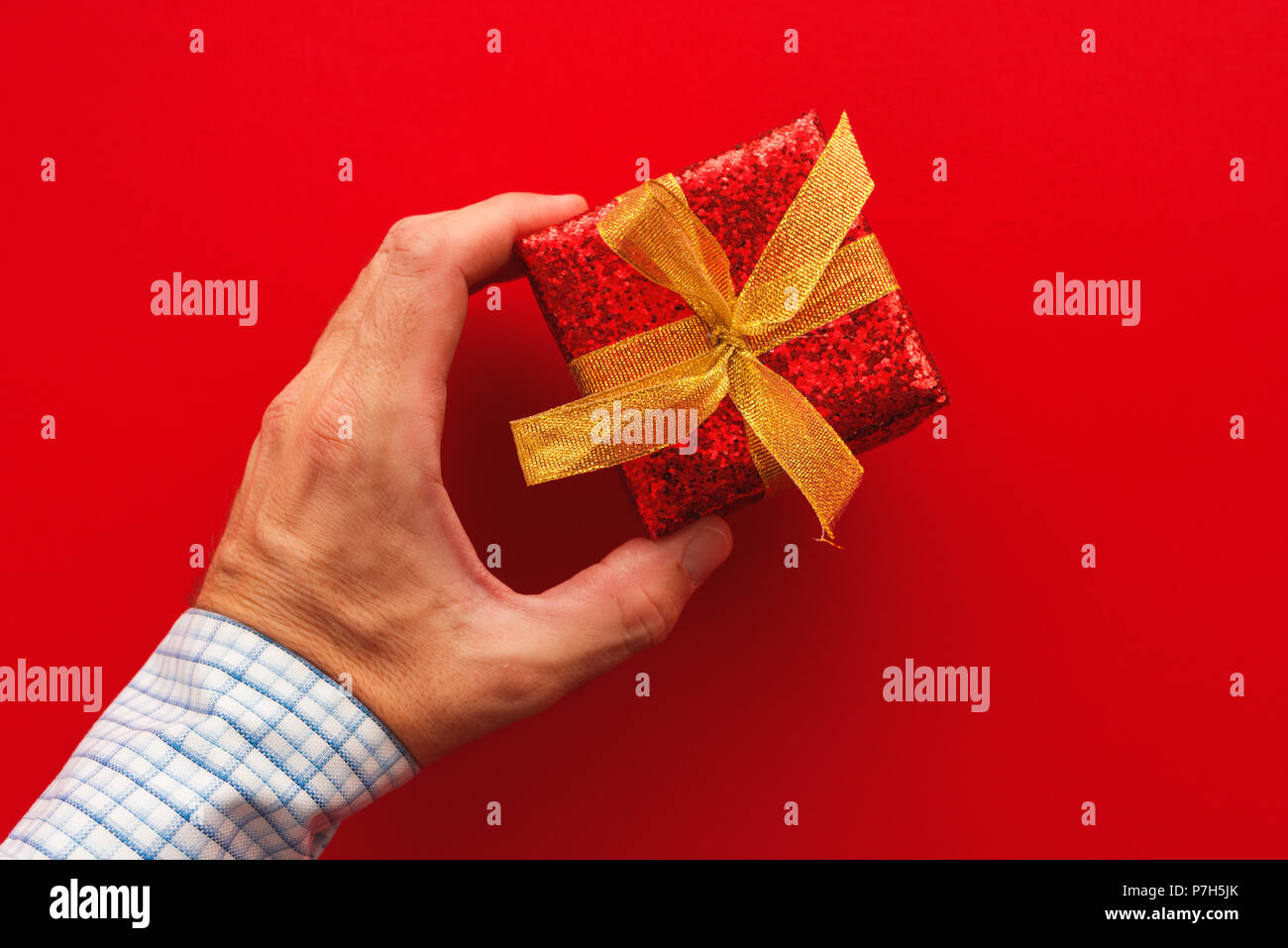 Man wrapping present hi-res stock photography and images - Alamy