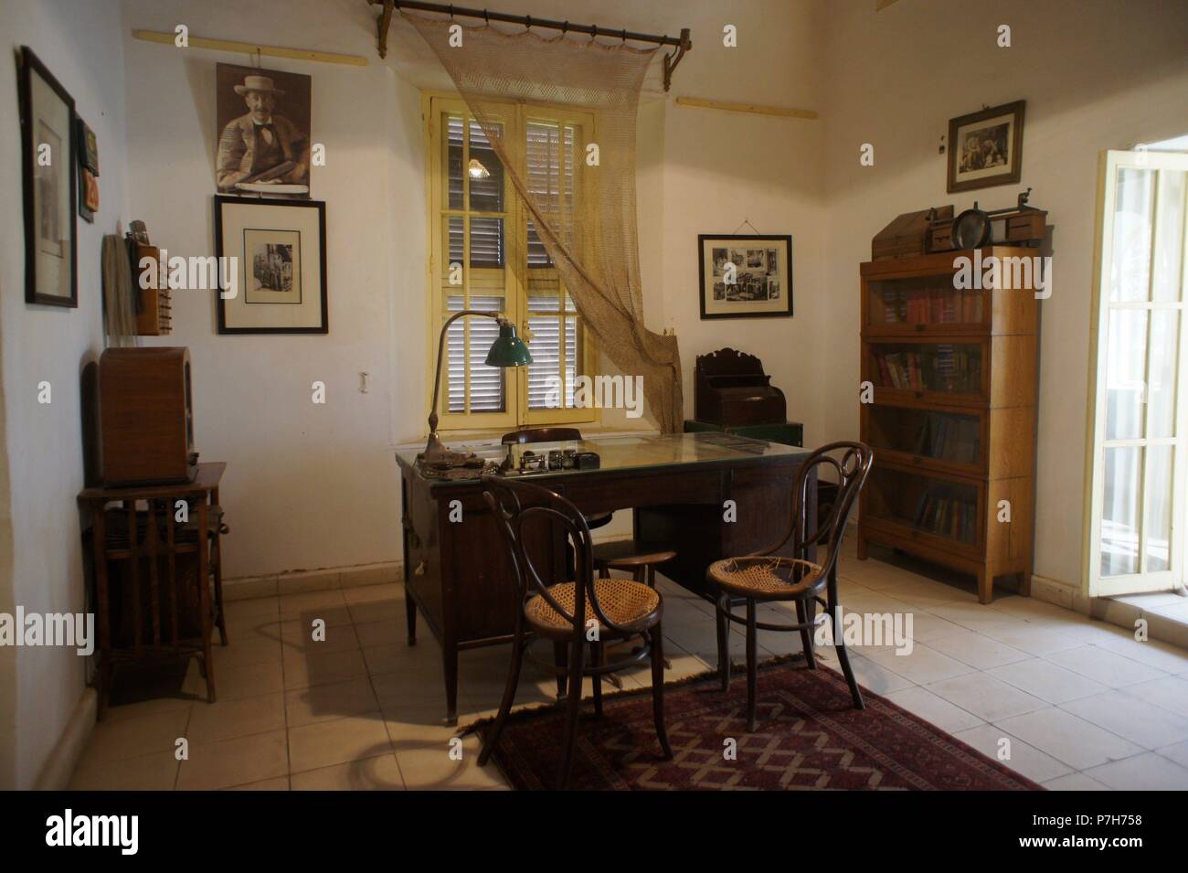 H carter hi-res stock photography and images - Alamy