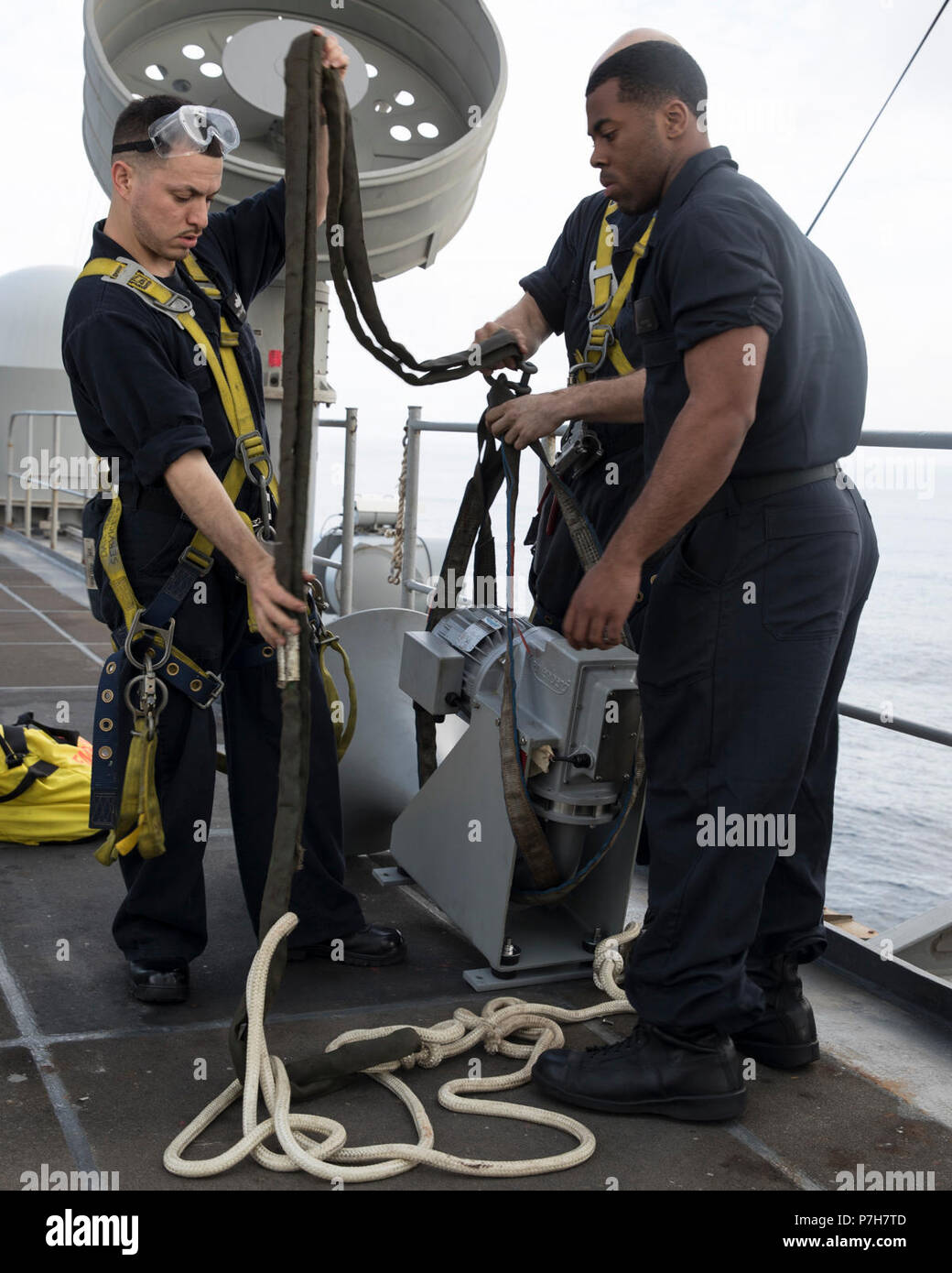180702-N-GY005-0008 ATLANTIC OCEAN (July 2, 2018) Sailors connect an ...