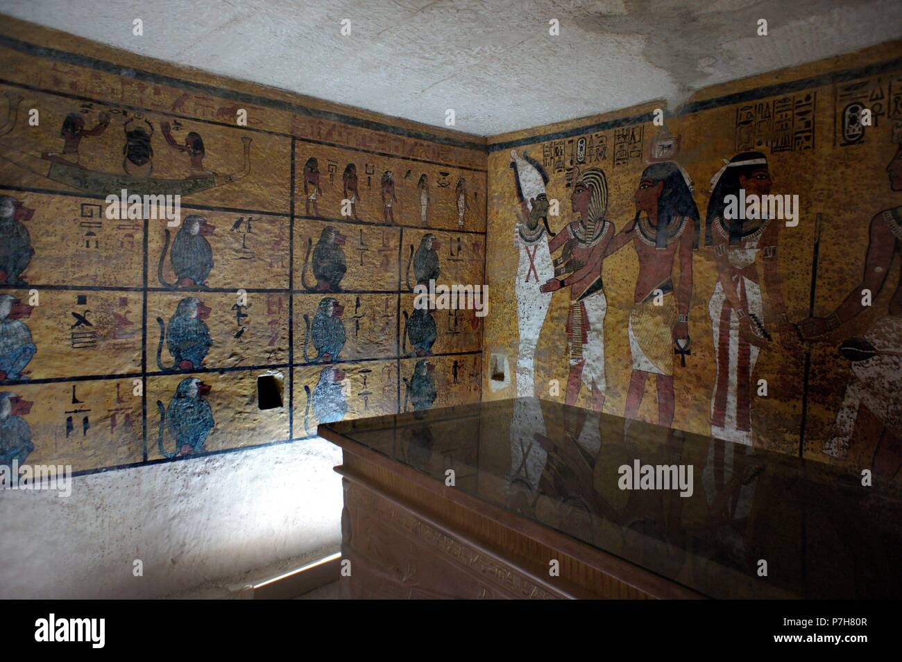 Tumba de Tutankamon replica Stock Photo - Alamy